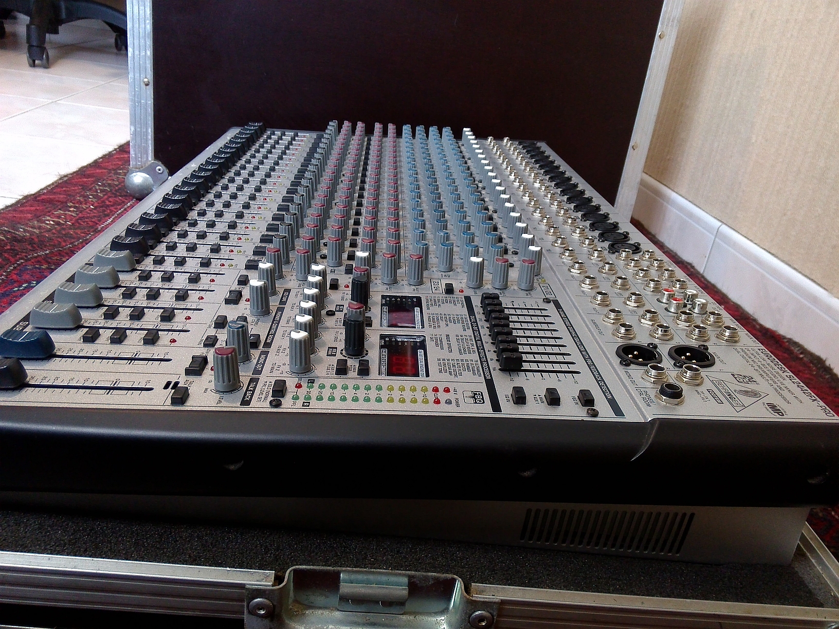 Behringer Eurodesk SL2442FX-PRO image (#1043584) - Audiofanzine