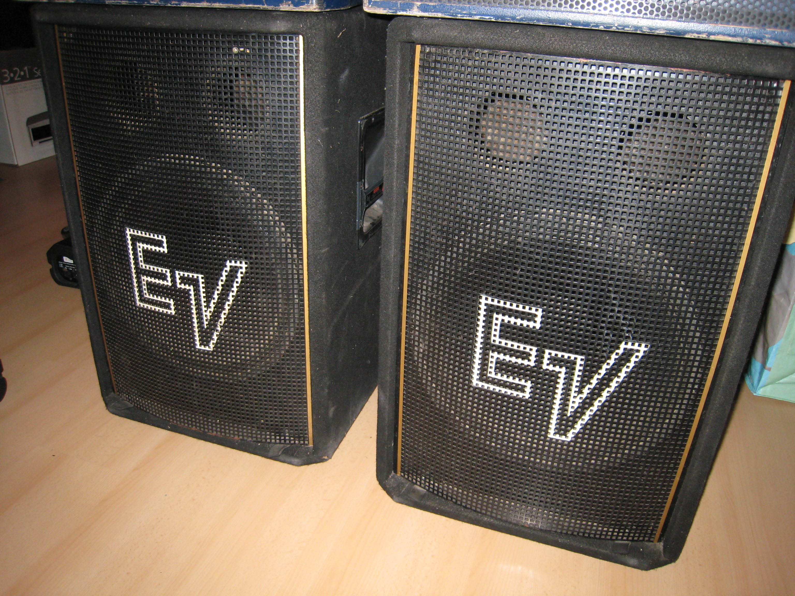 Electro-Voice ECS 15-1 image (#256649) - Audiofanzine Electro-Voice ECS 15-1 image (#256649) - Audiofanzine
