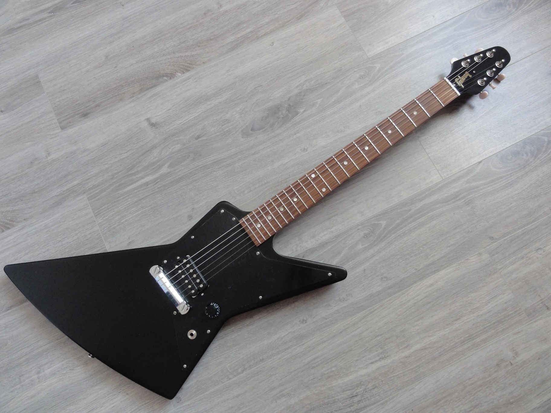 Gibson Melody Maker Explorer Satin Ebony Image 641008 Audiofanzine