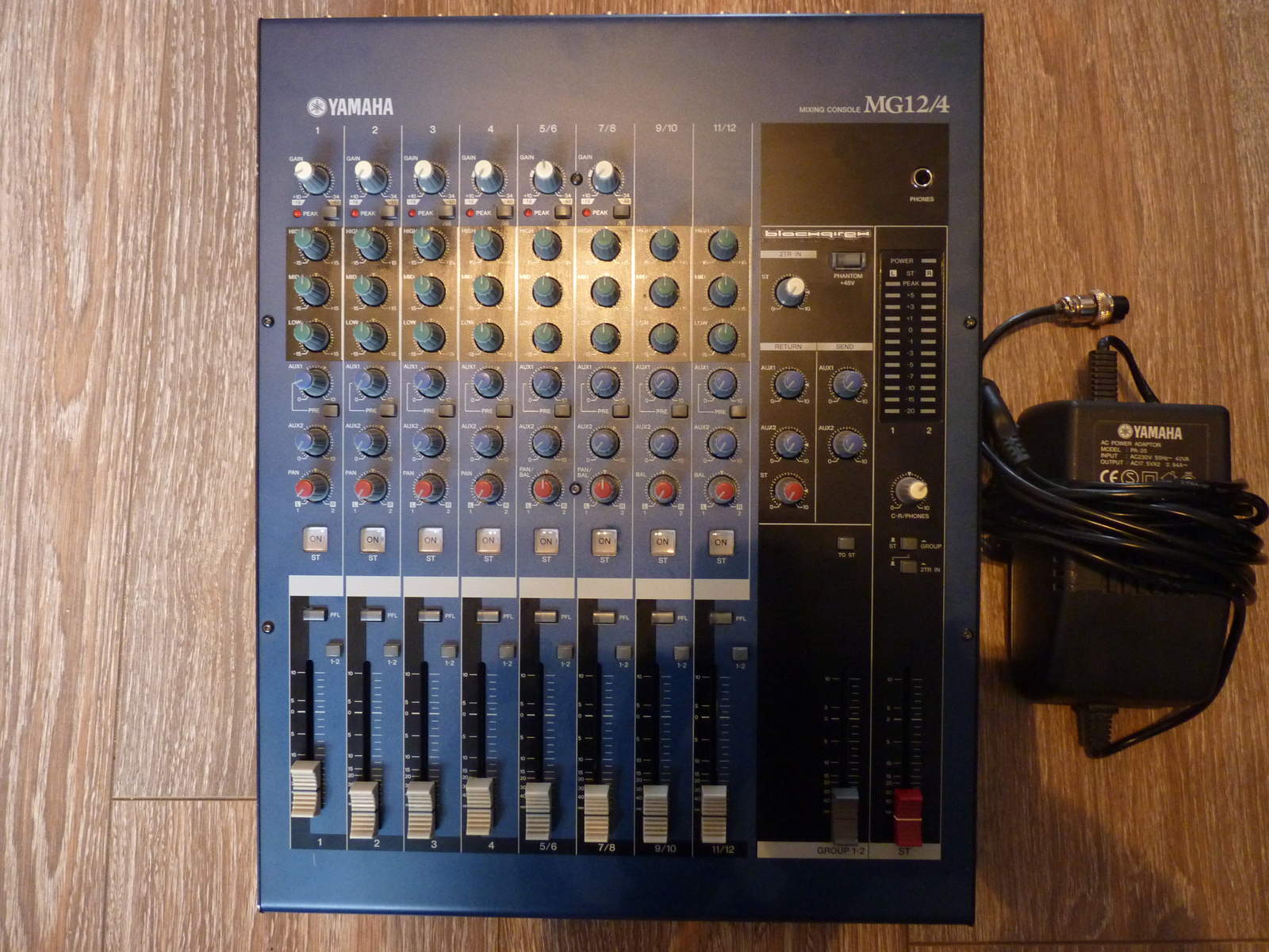Yamaha MG12/4 image (#175490) - Audiofanzine