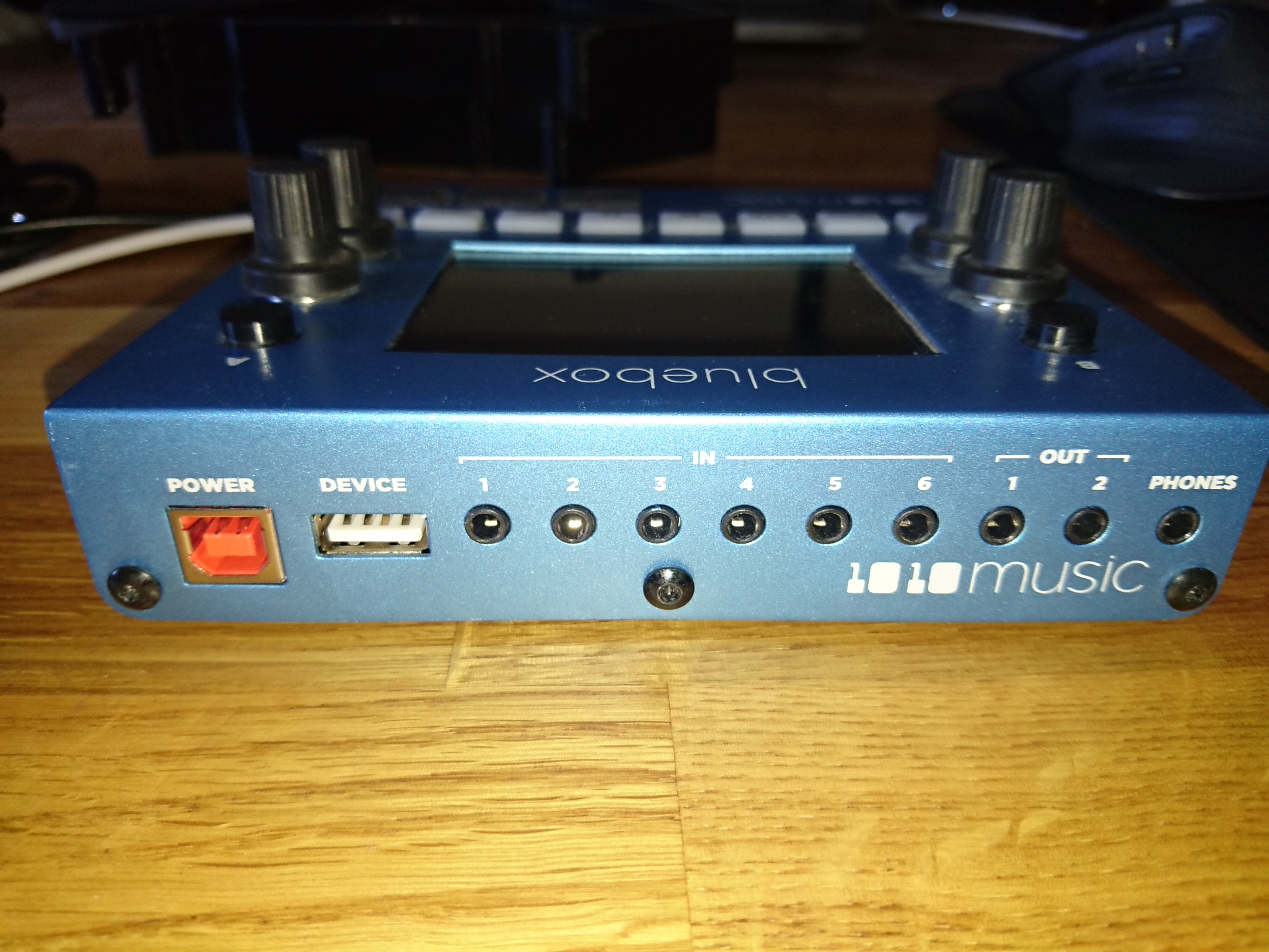 Bluebox - 1010music Bluebox - Audiofanzine