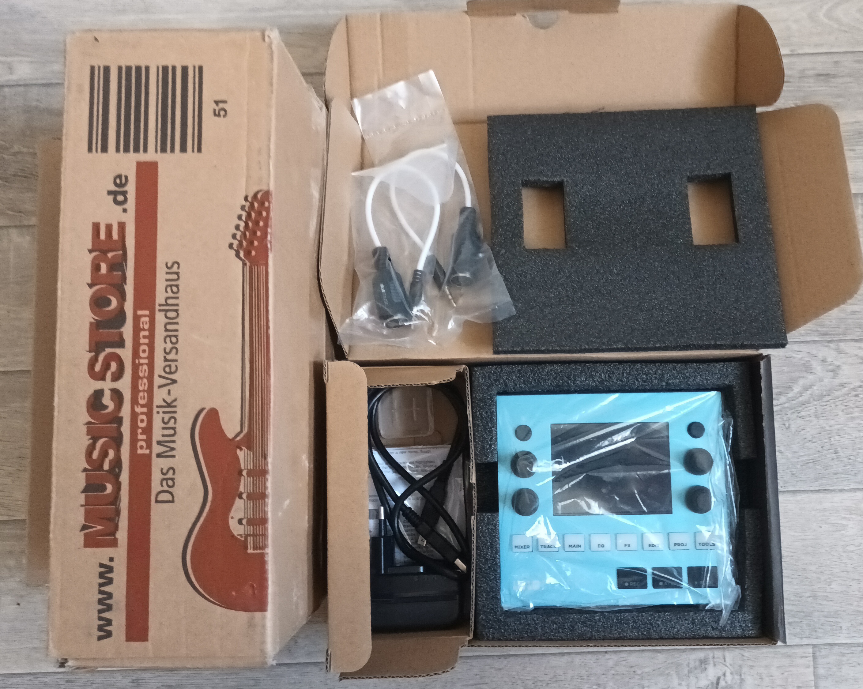 Bluebox - 1010music Bluebox - Audiofanzine