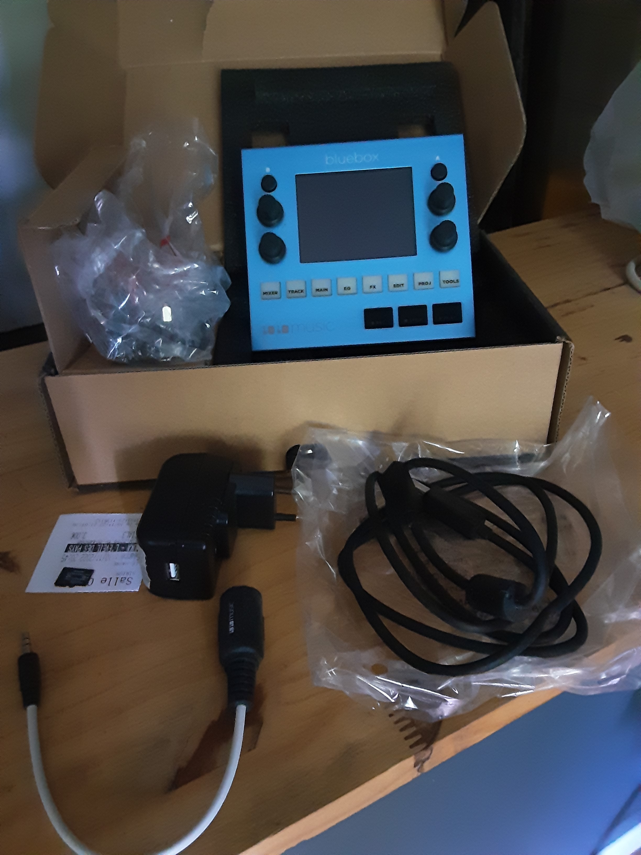 Bluebox - 1010music Bluebox - Audiofanzine