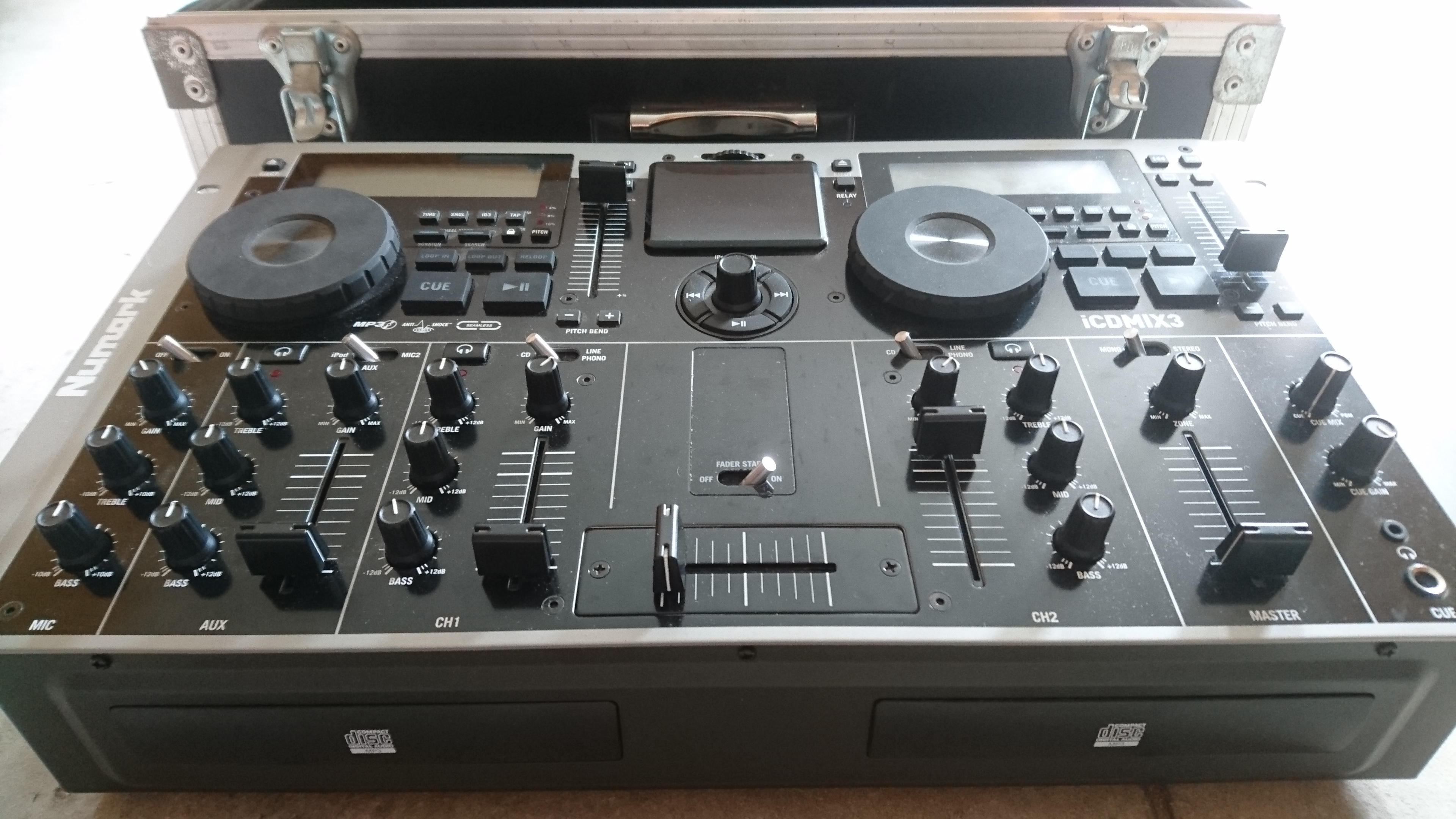 Numark CD MIX 3 + flight (Basse-Normandie) - Audiofanzine