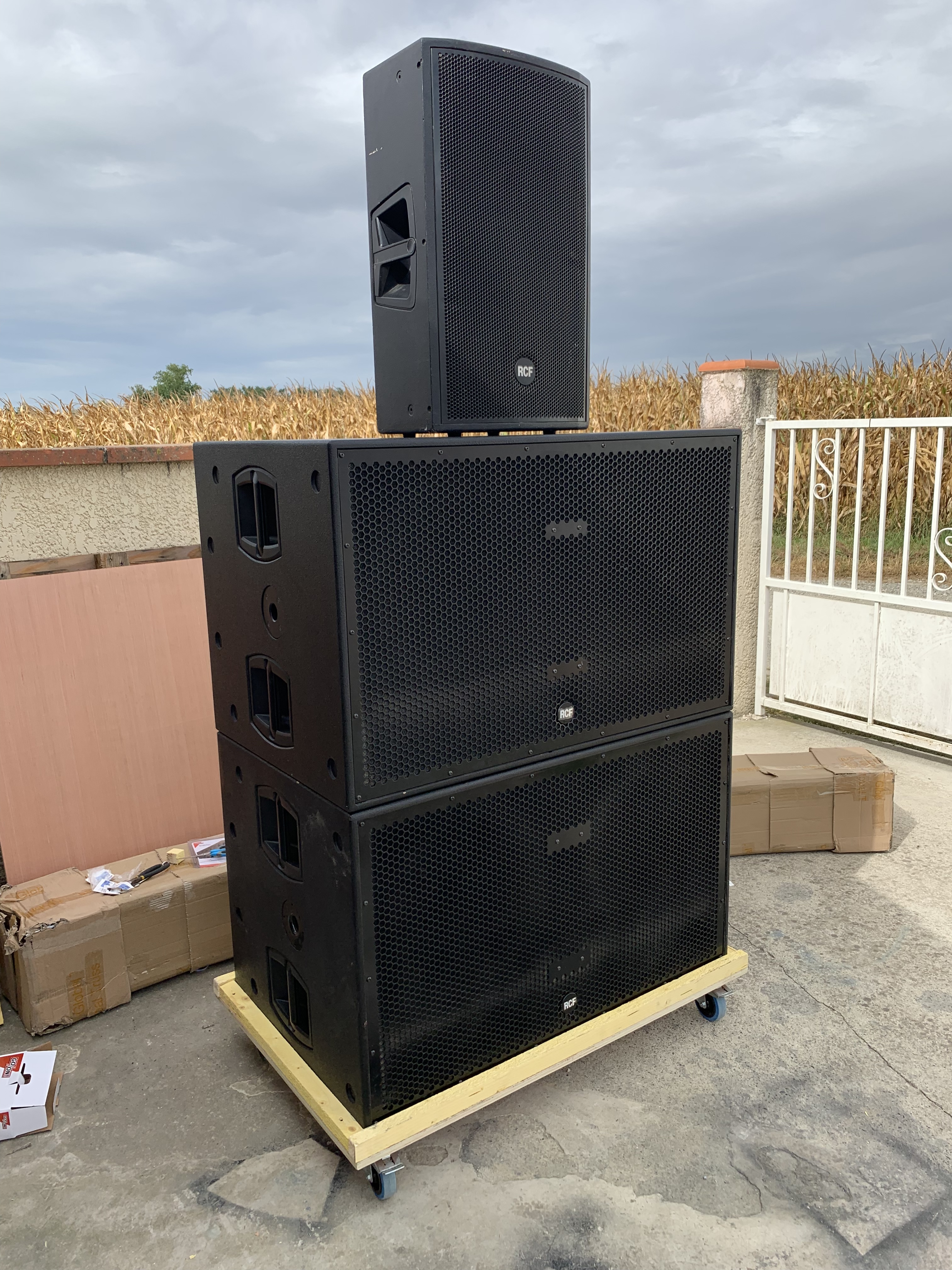 4x Rcf sub 8006 as (Midi-Pyrénées) - Audiofanzine