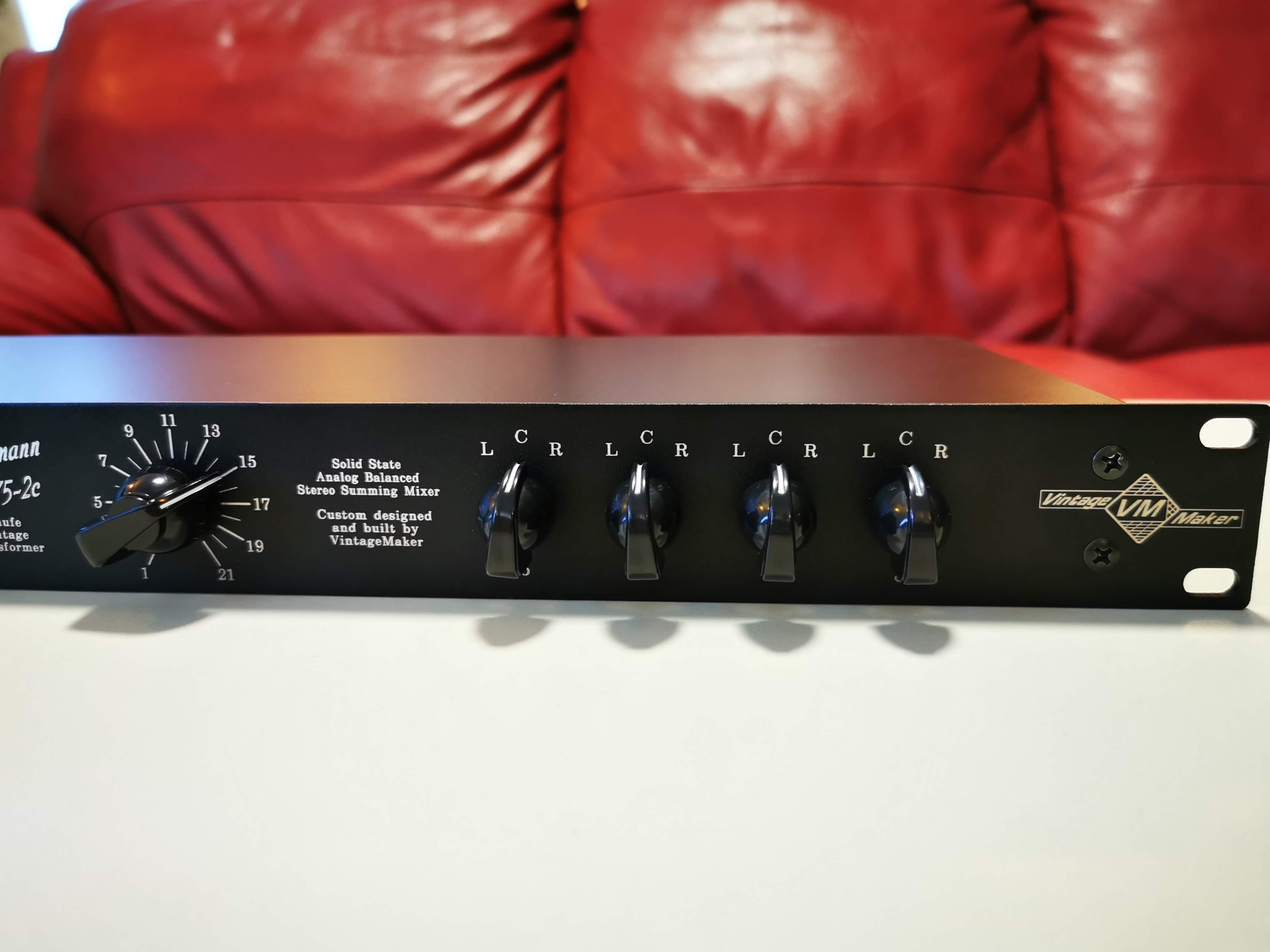 32CH Neumann Summing Mixer with 8 x LCR Mono PAN knobs (Ile-de-France ...