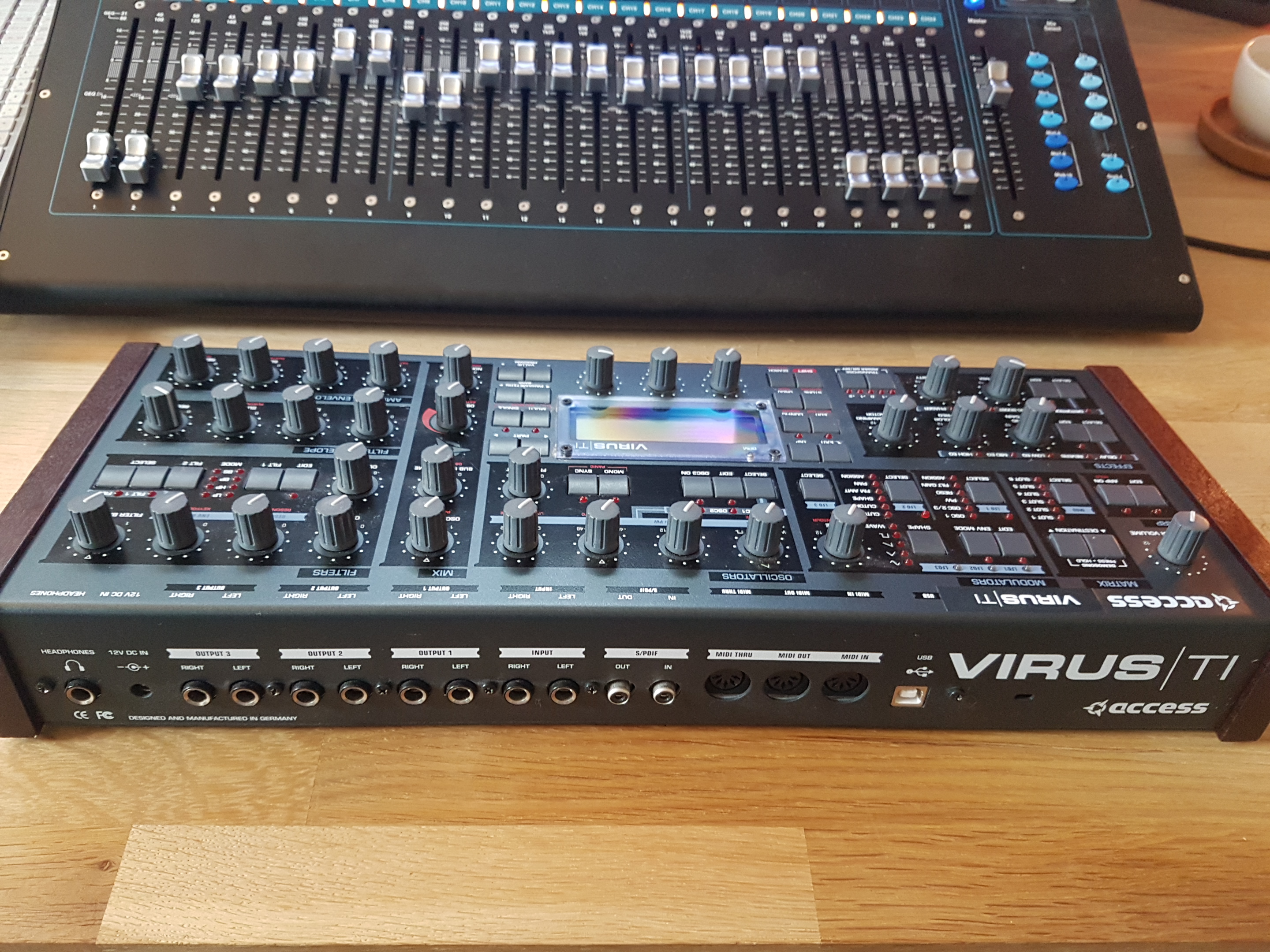 VIRUS TI DESKTOP - Access Music Virus TI Desktop - Audiofanzine