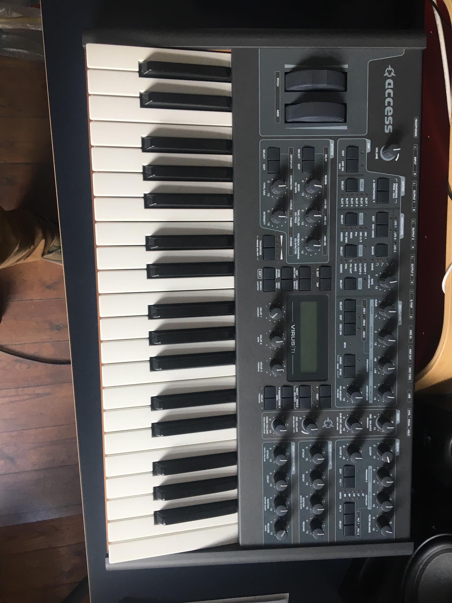 Virus TI2 Dark Star - Access Music Virus TI2 Dark Star - Audiofanzine