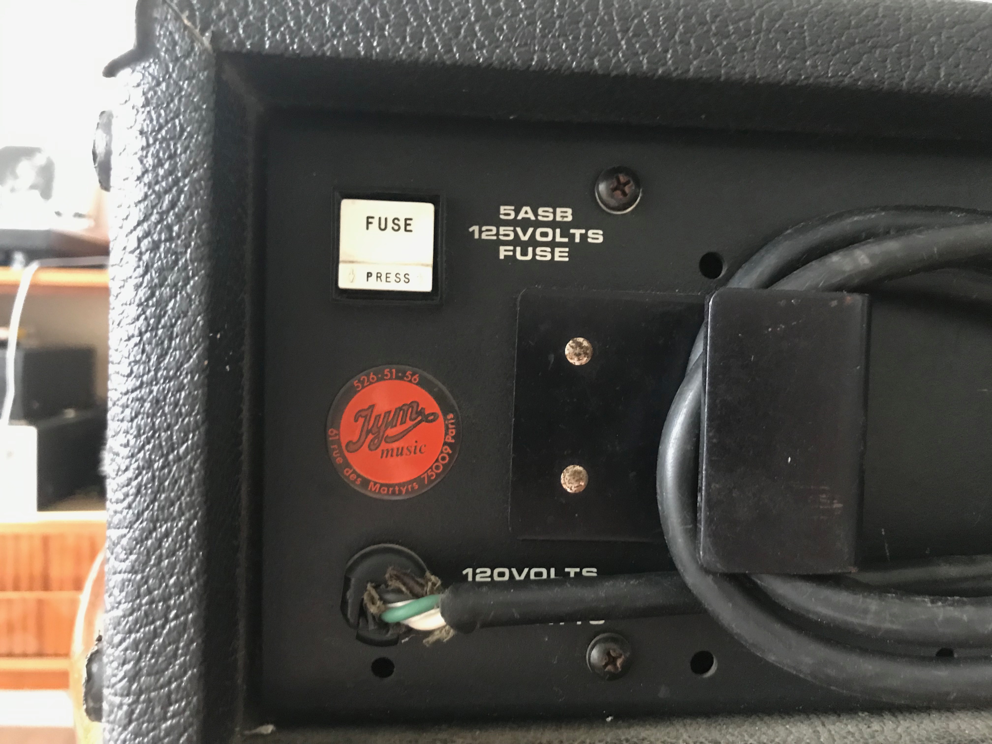 Model 220 - Acoustic Model 220 - Audiofanzine