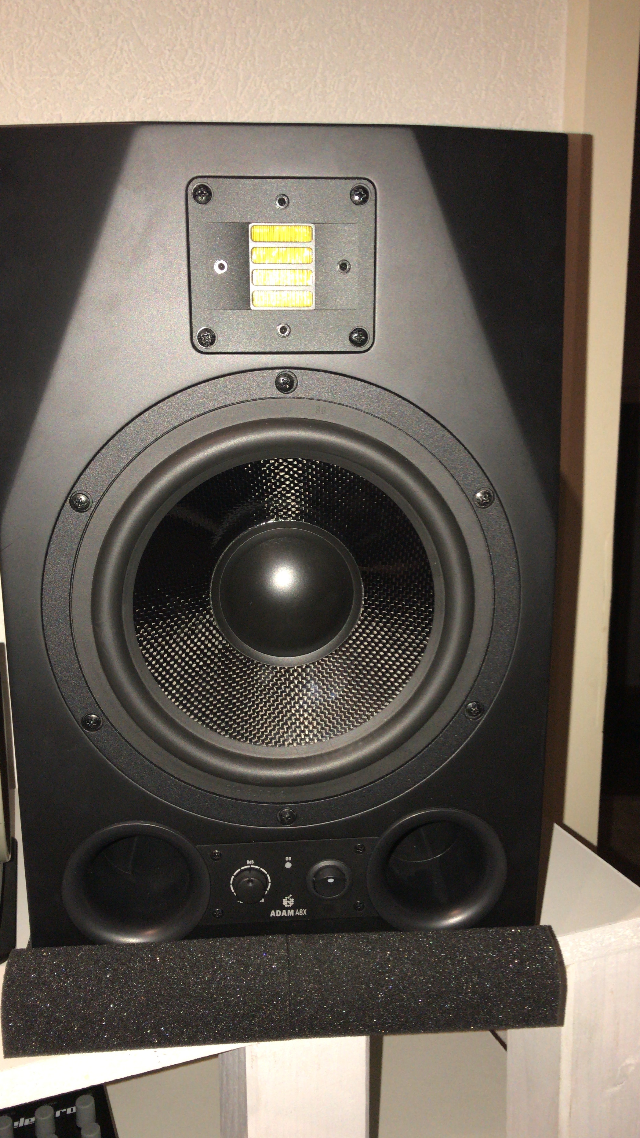 A8X - ADAM A8X - Audiofanzine