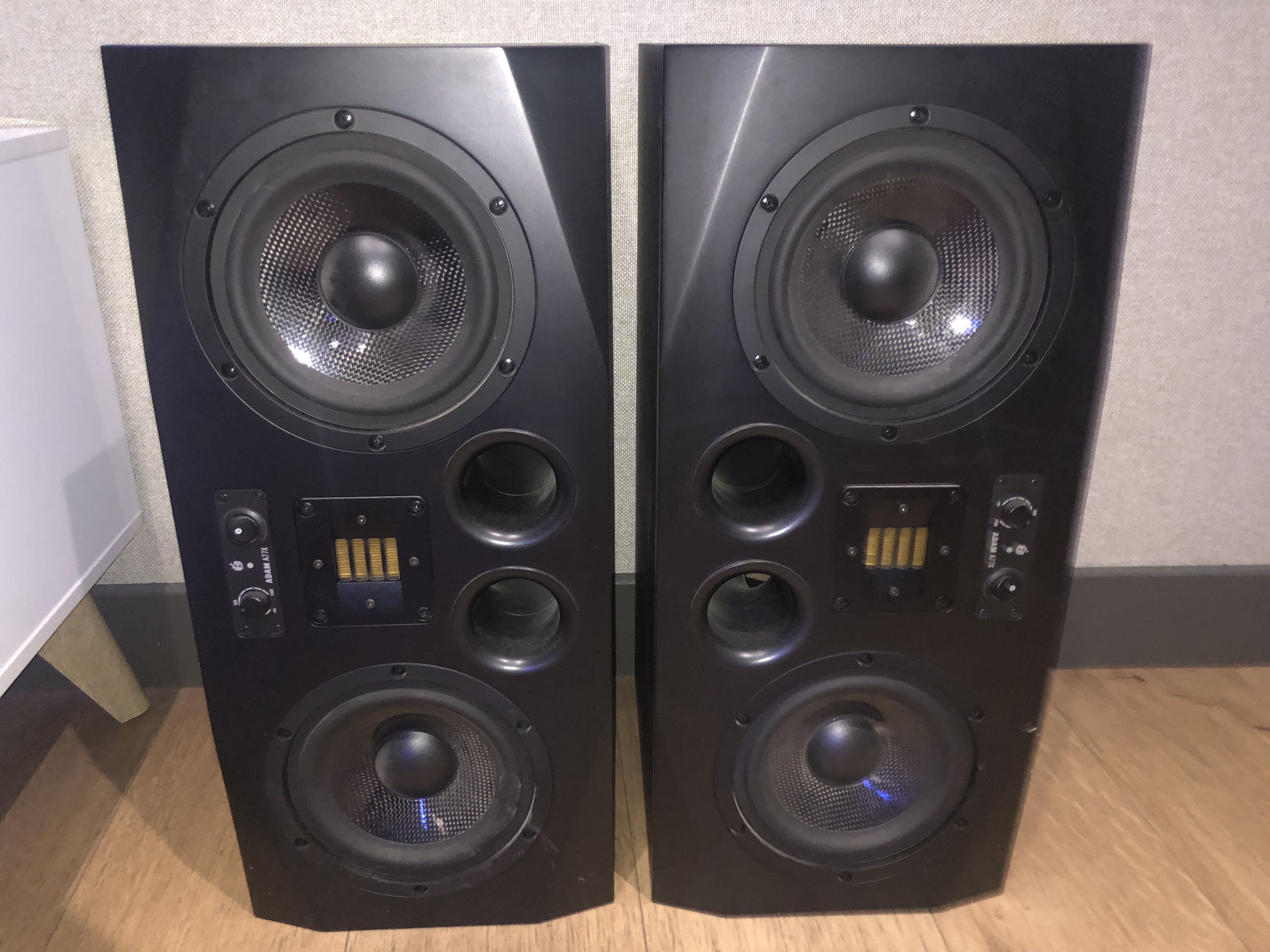 A77X - ADAM Audio A77X - Audiofanzine