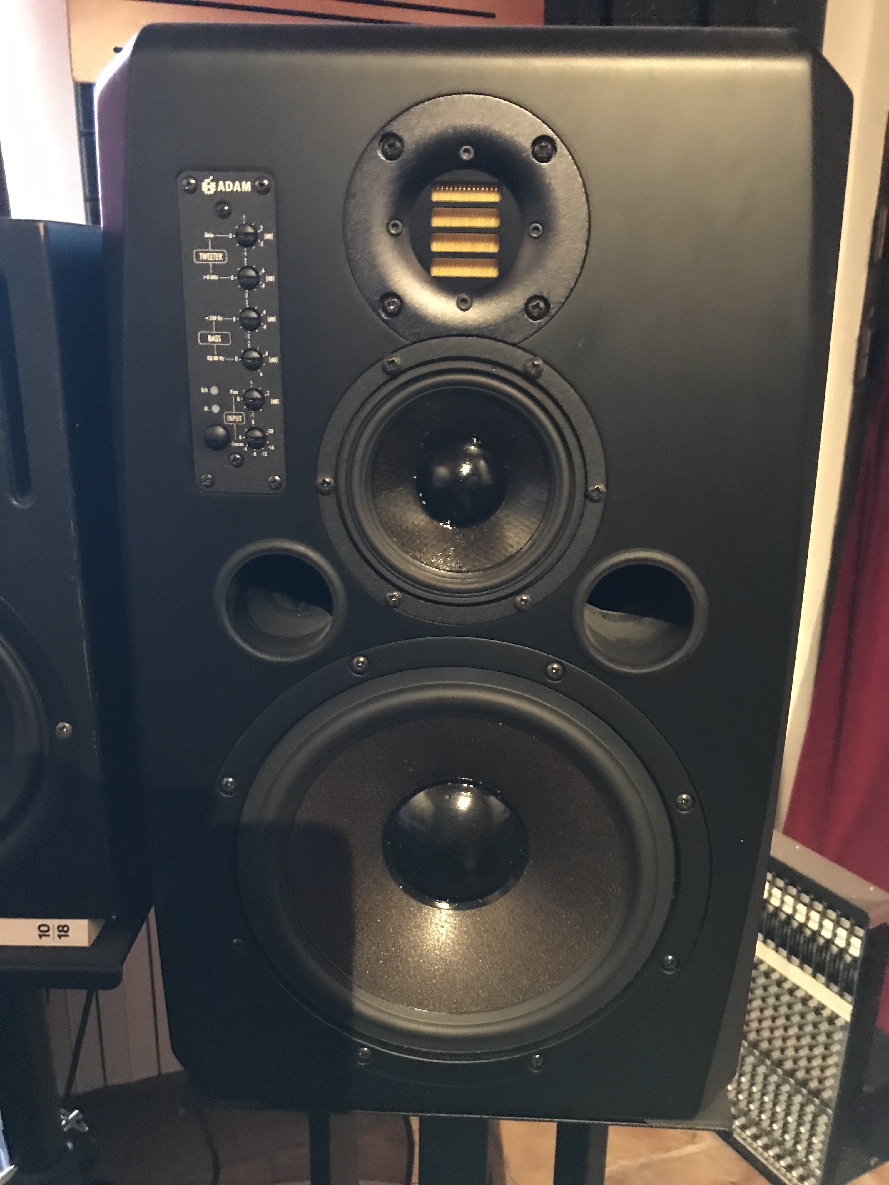 S3X-V - ADAM Audio S3X-V - Audiofanzine