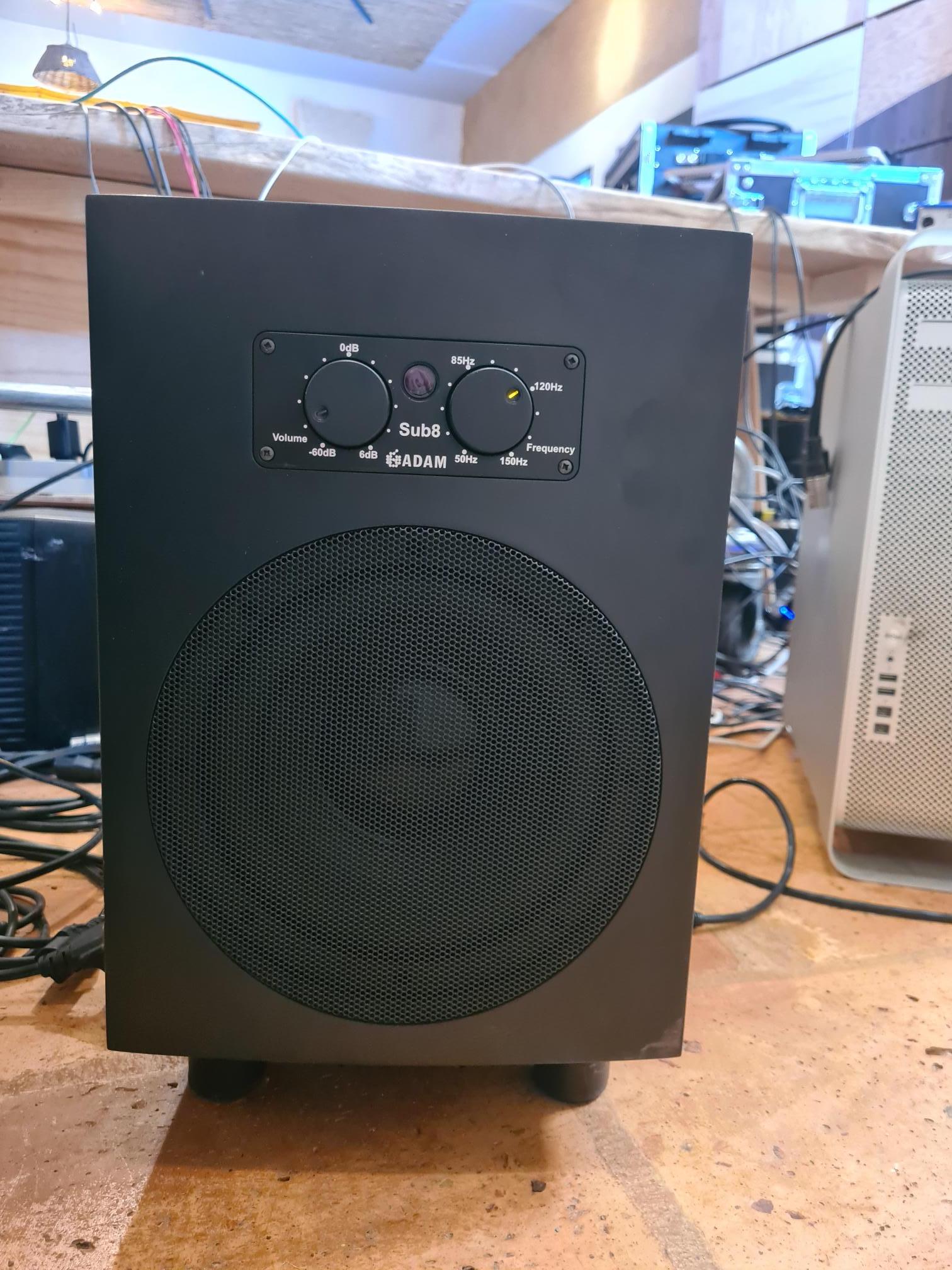 SUB-8 - ADAM Audio SUB-8 - Audiofanzine