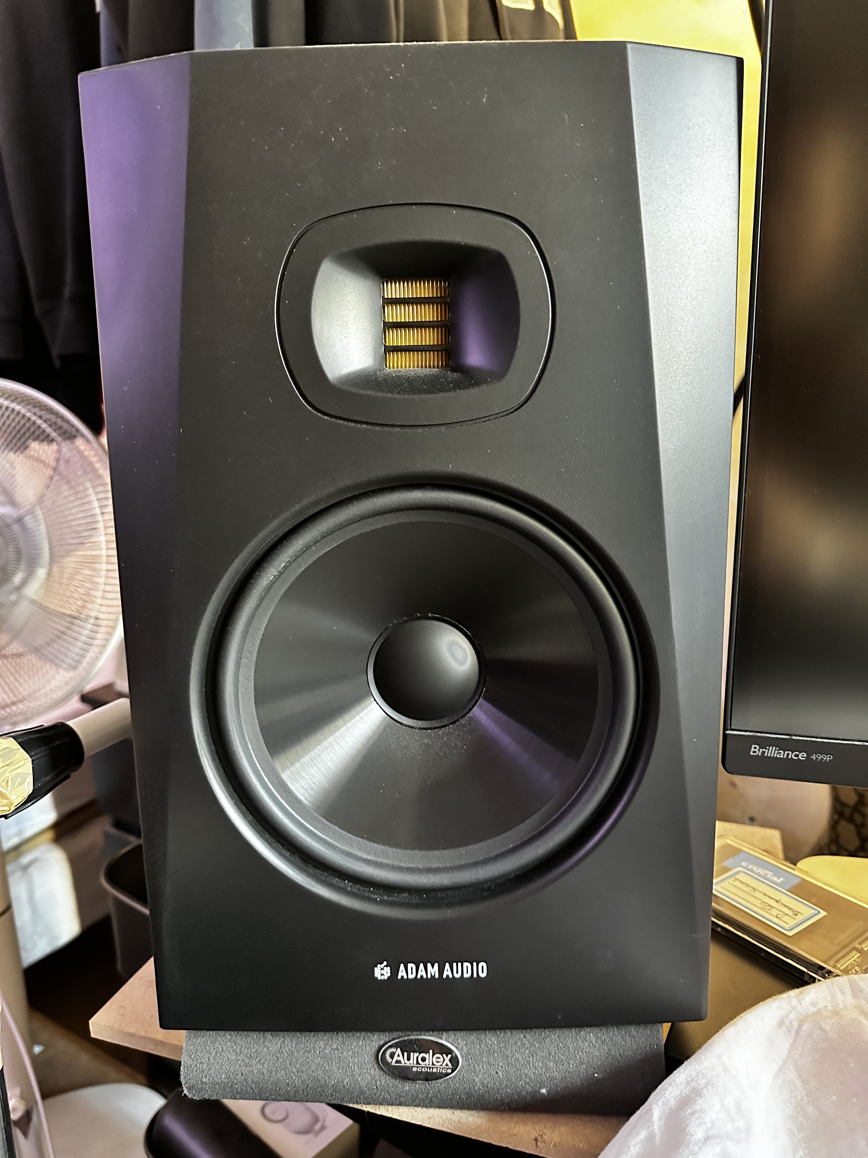 T8V - ADAM Audio T8V - Audiofanzine