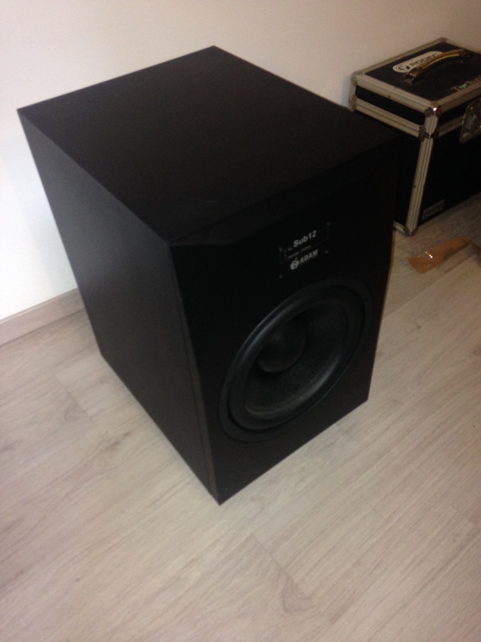 SUB12 - ADAM Sub12 - Audiofanzine