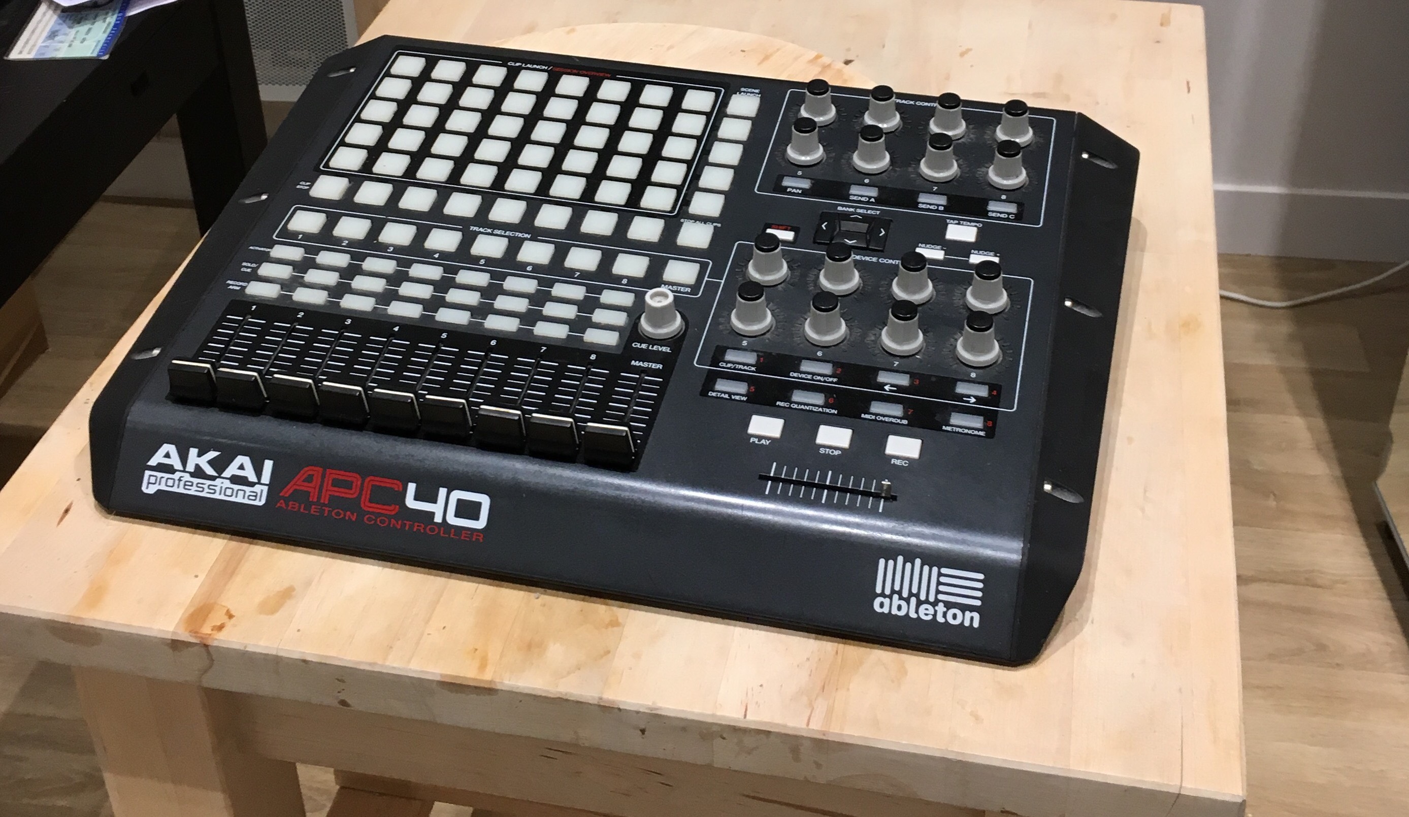 Photo Akai APC40 : Akai APC40 (49111) (#1770100) - Audiofanzine