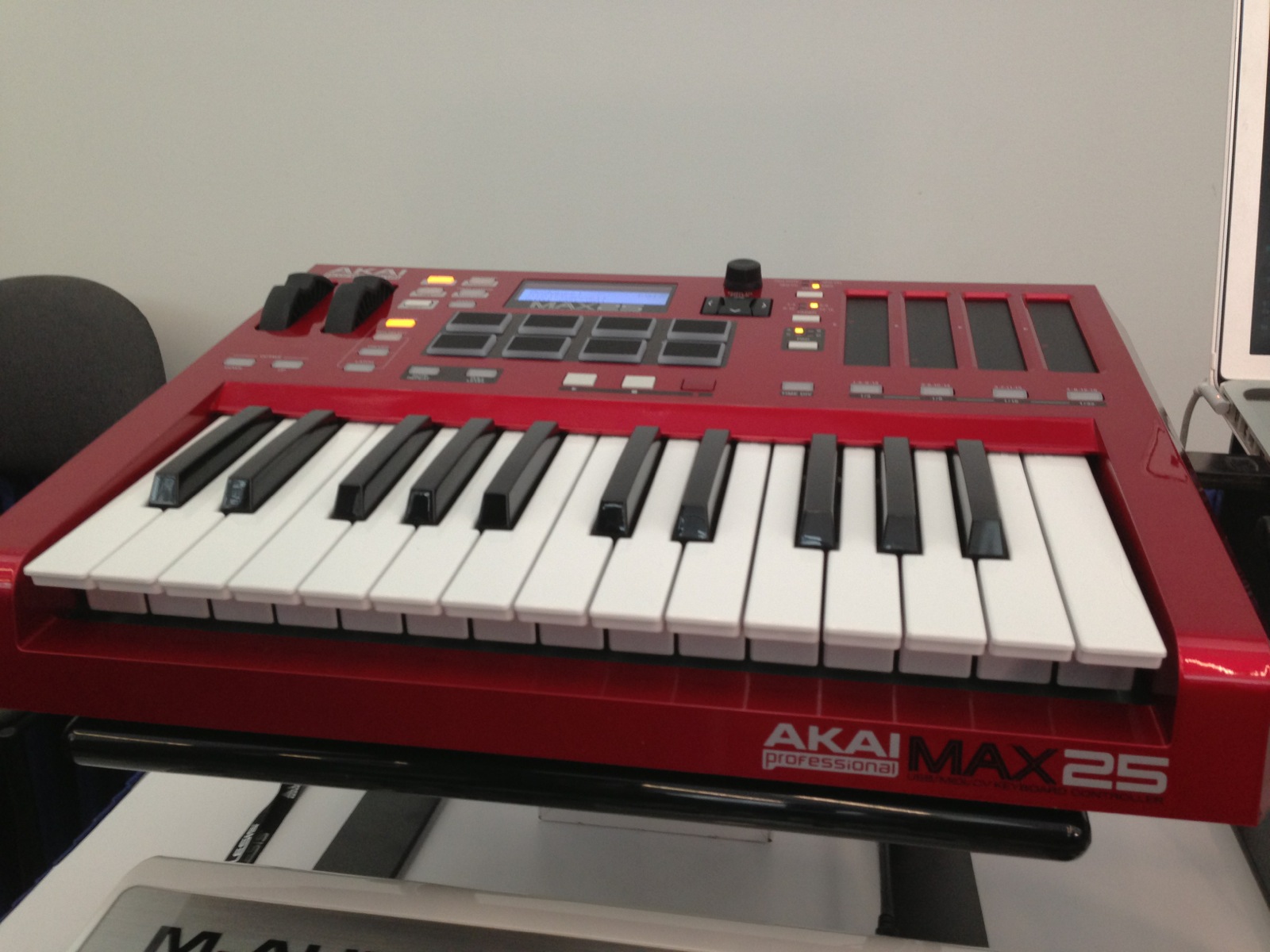 MAX25 - Akai MAX25 - Audiofanzine