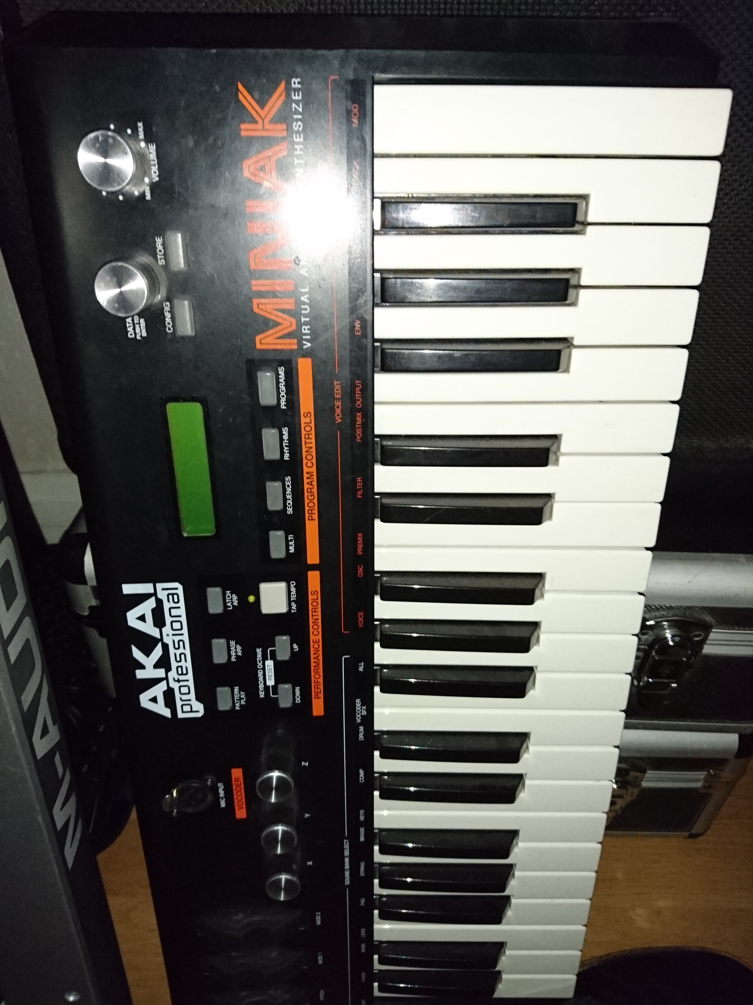 MINIAK - Akai Miniak - Audiofanzine