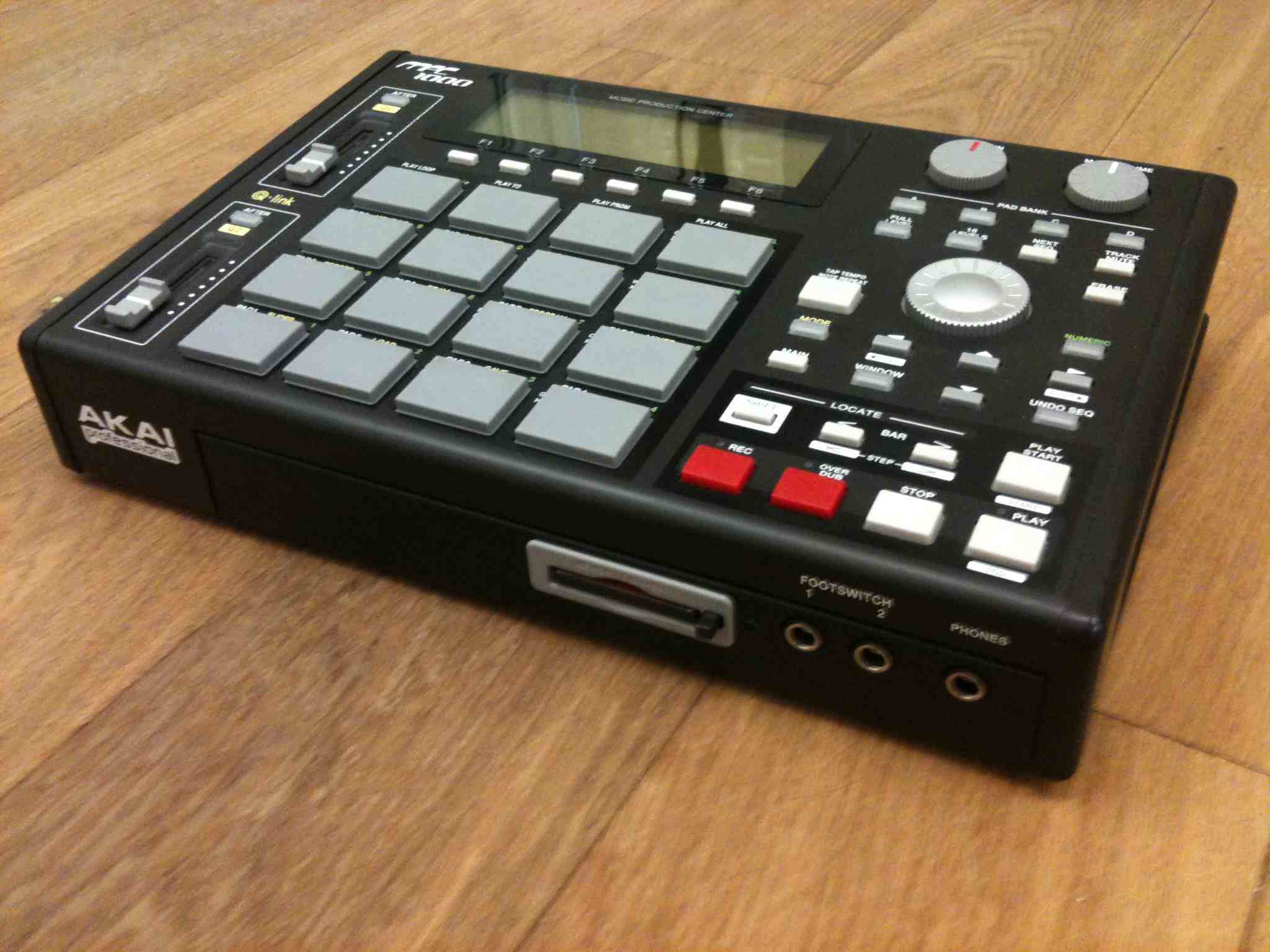 Photo Akai MPC1000 Black : Akai MPC1000 Black (28232) (#105267 ...