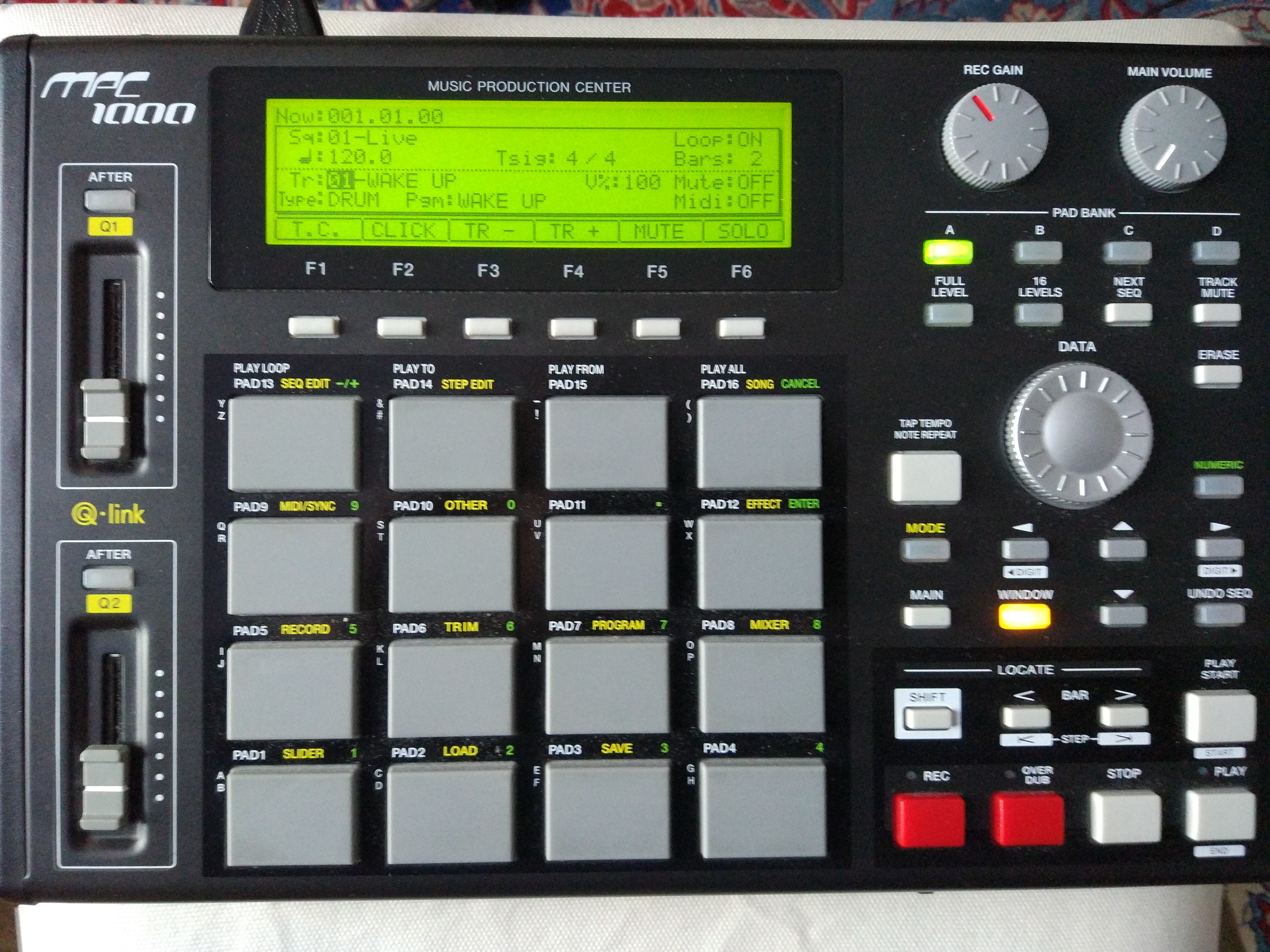 Akai MPC1000 Black image (#2074512) - Audiofanzine