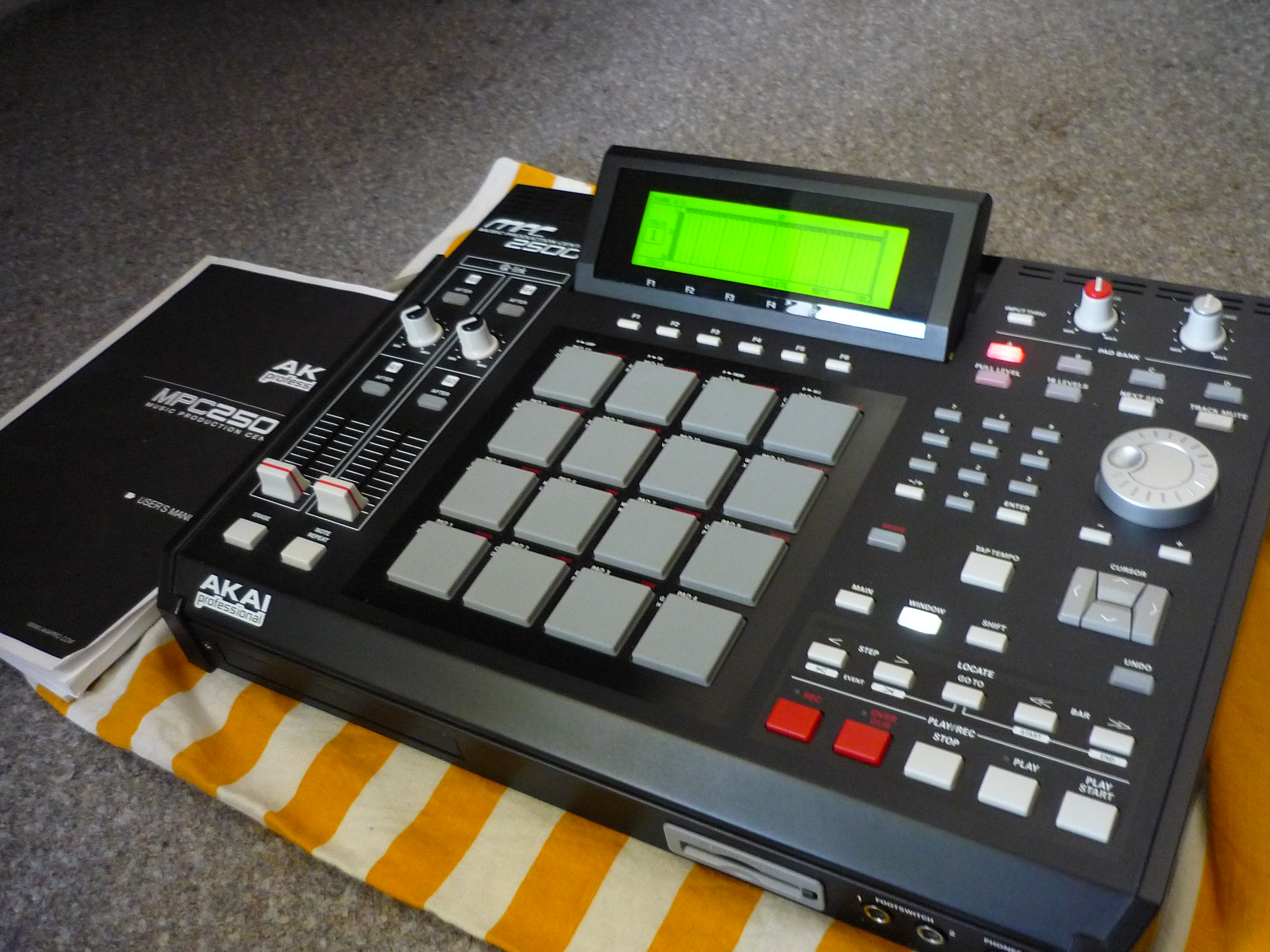 Photo Akai MPC2500 : Akai MPC2500 (72023) (#1184209) - Audiofanzine