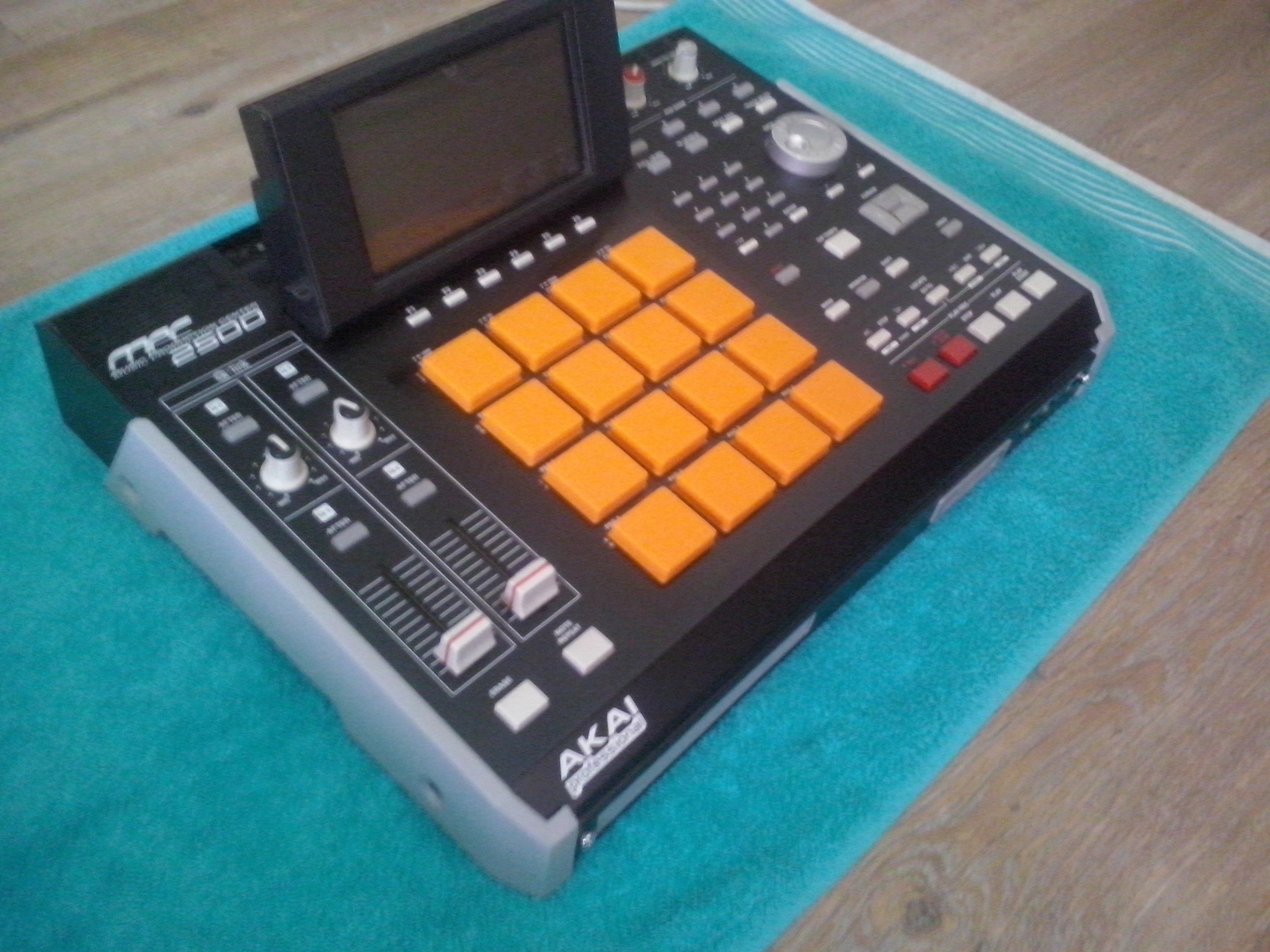 Akai MPC2500 image (#1790980) - Audiofanzine