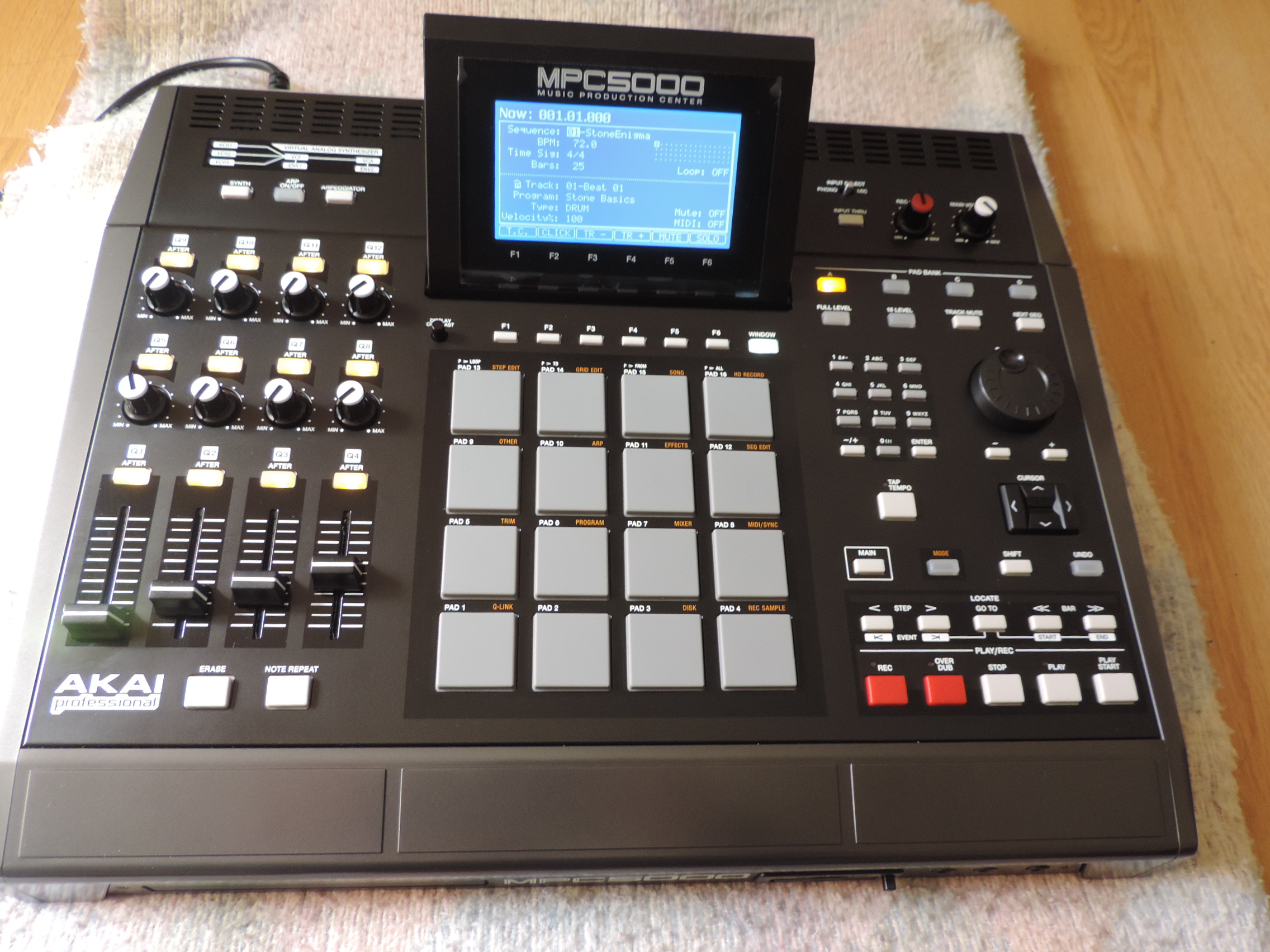 Photo Akai MPC5000 : Akai MPC5000 (84788) (#1072168) - Audiofanzine