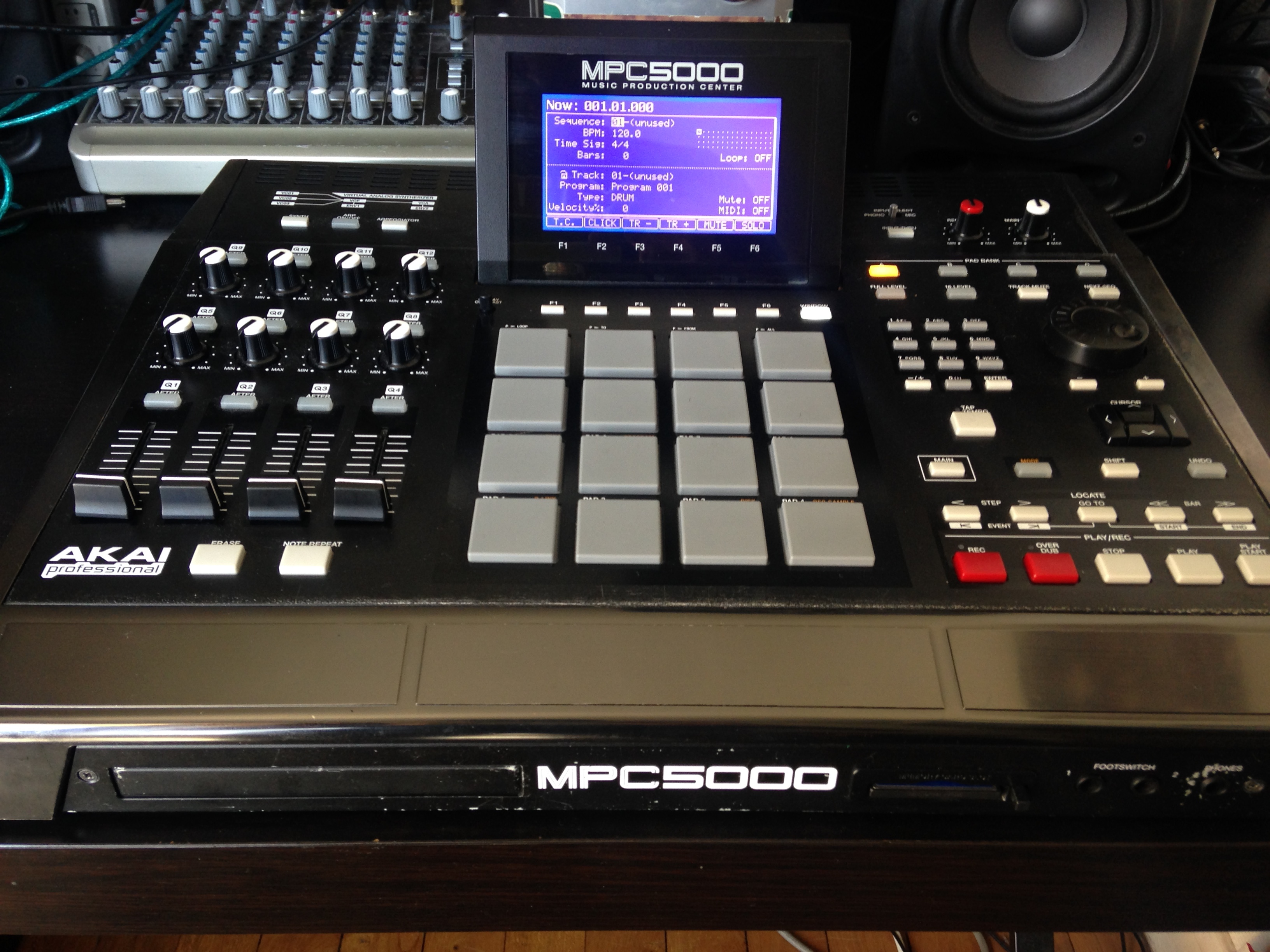 MPC5000 - Akai MPC5000 - Audiofanzine