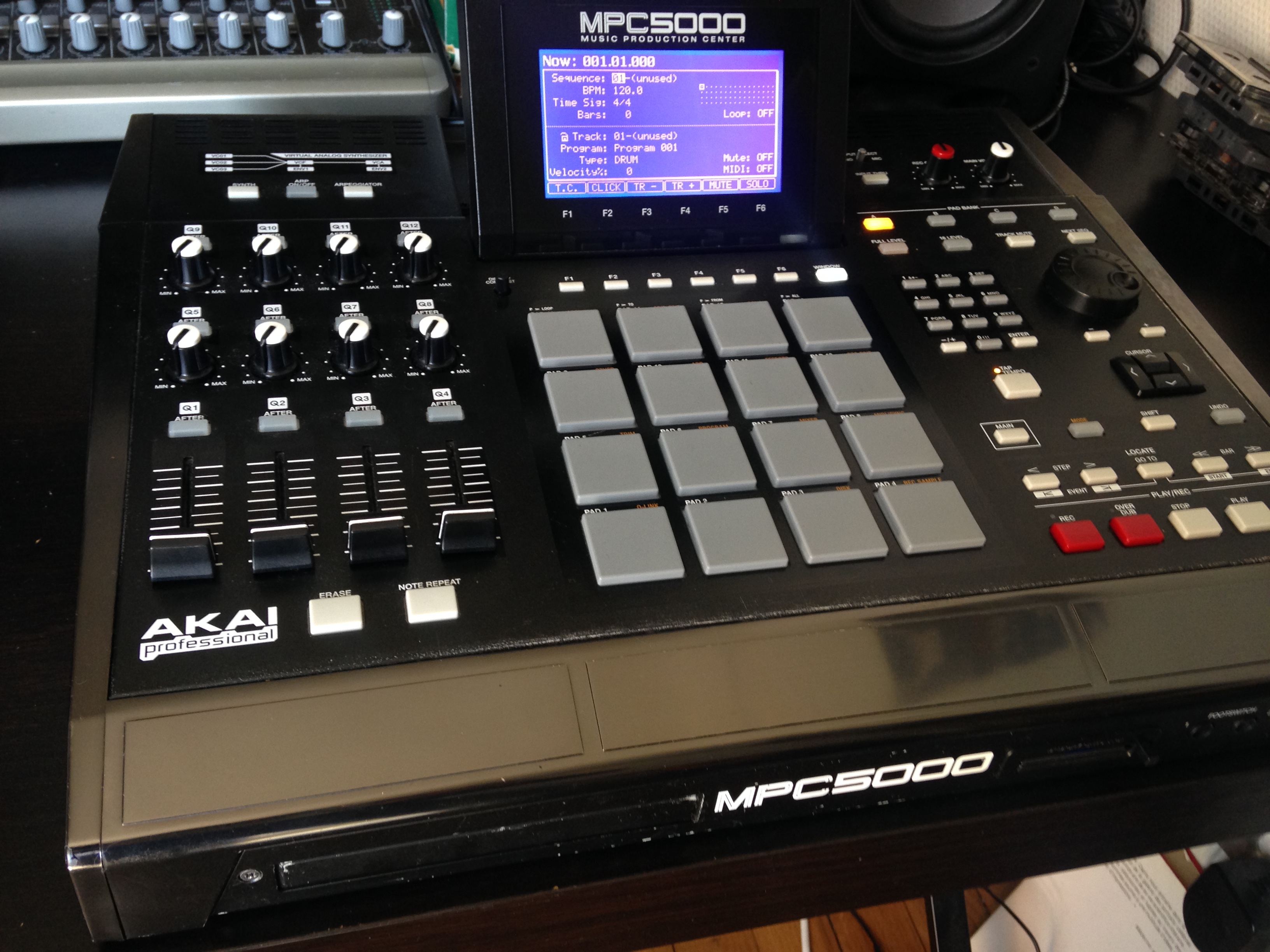 MPC5000 - Akai MPC5000 - Audiofanzine
