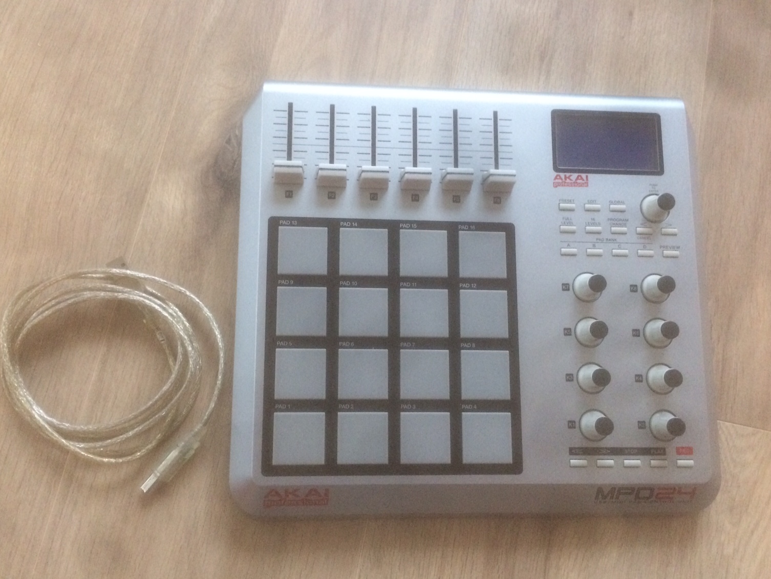 MPD24 - Akai MPD24 - Audiofanzine