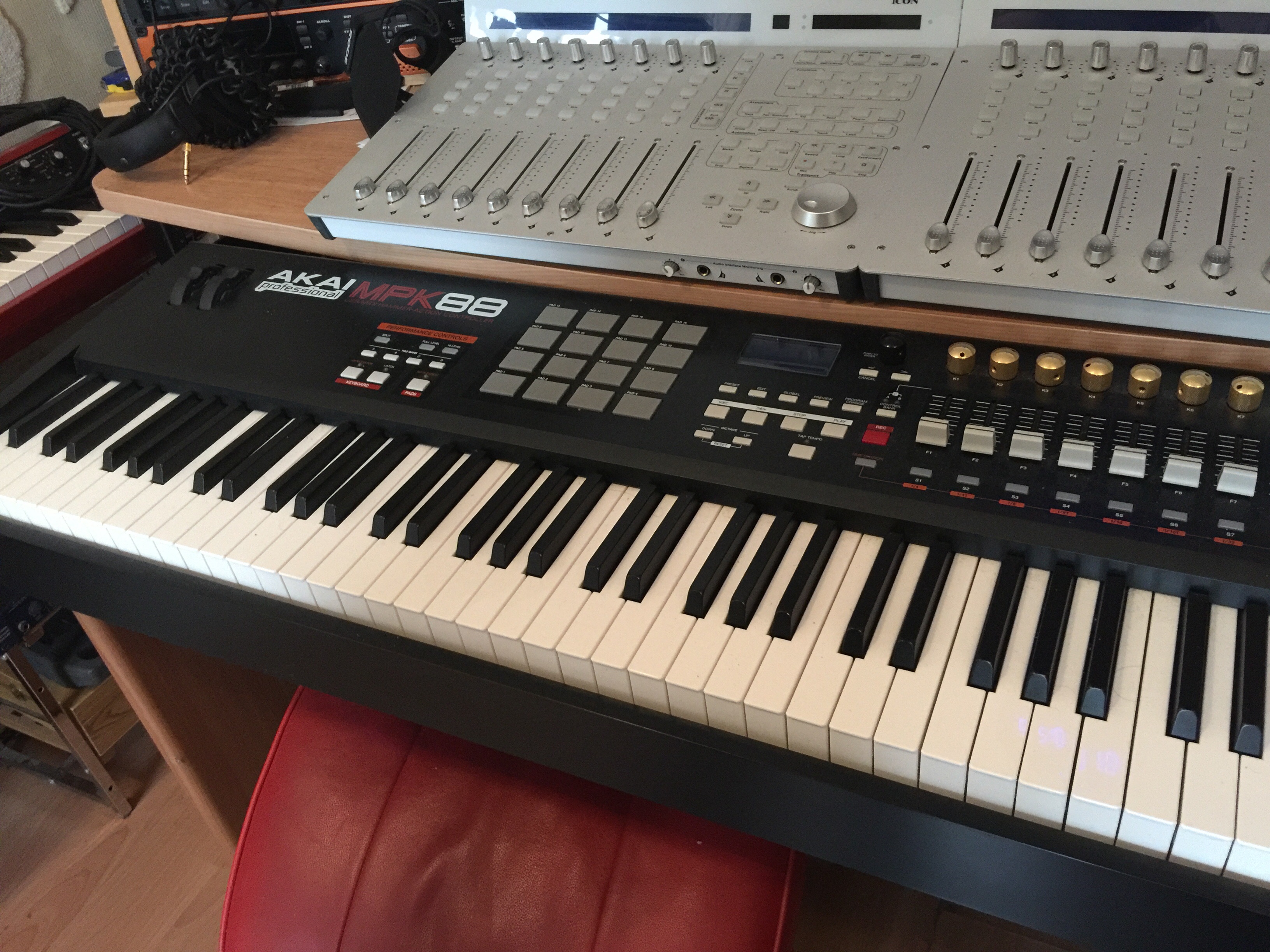 Photo Akai MPK88 : Akai MPK88 (32567) (#1437737) - Audiofanzine