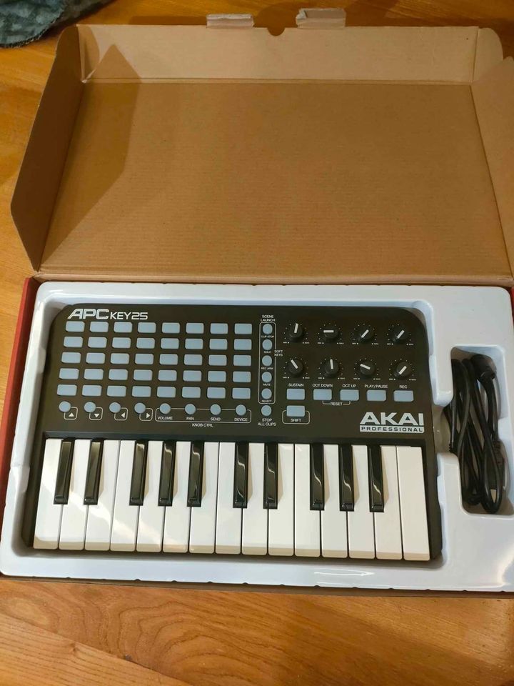 APC Key 25 - Akai Professional APC Key 25 - Audiofanzine