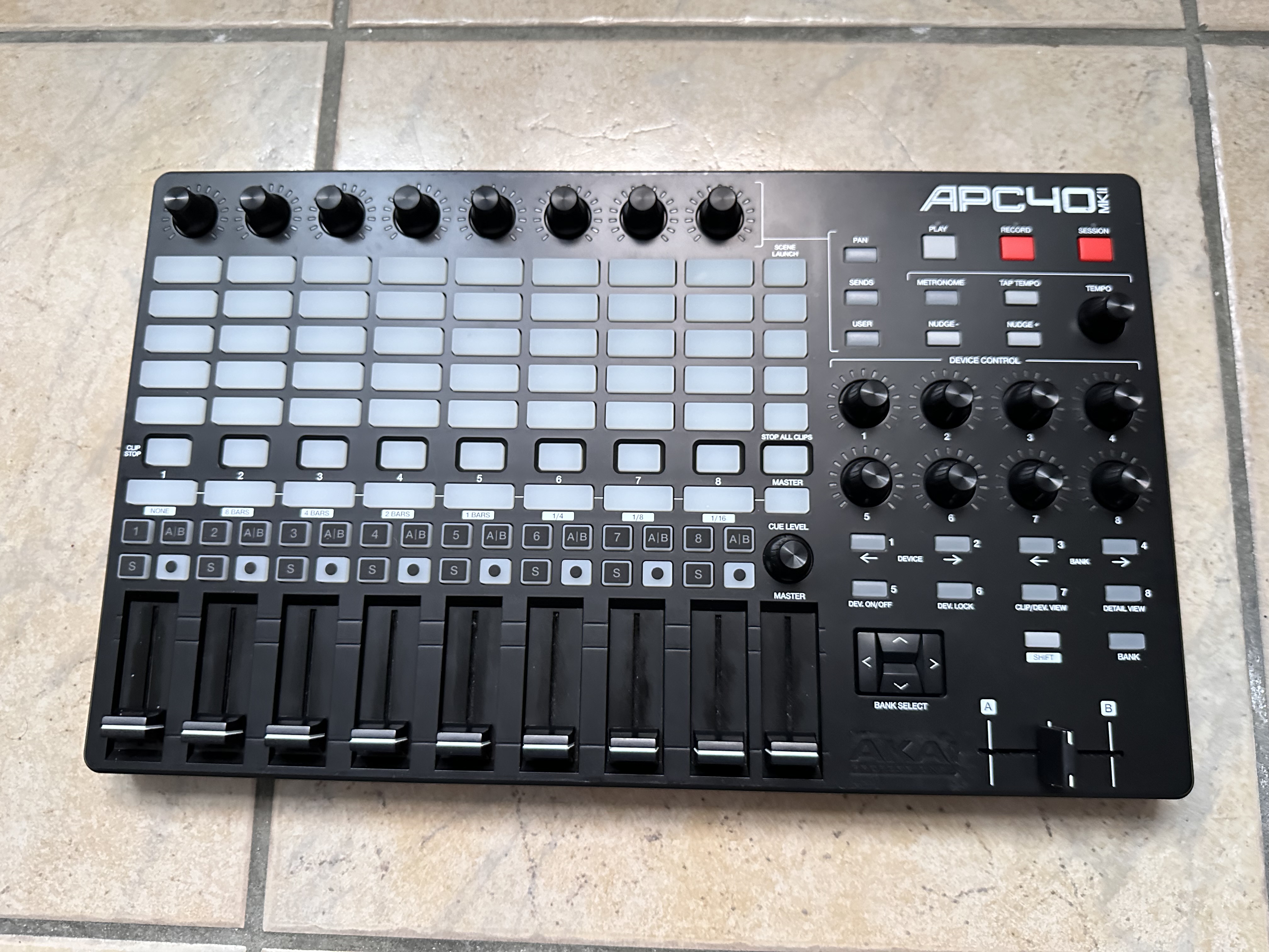 APC40 mkII - Akai Professional APC40 mkII - Audiofanzine