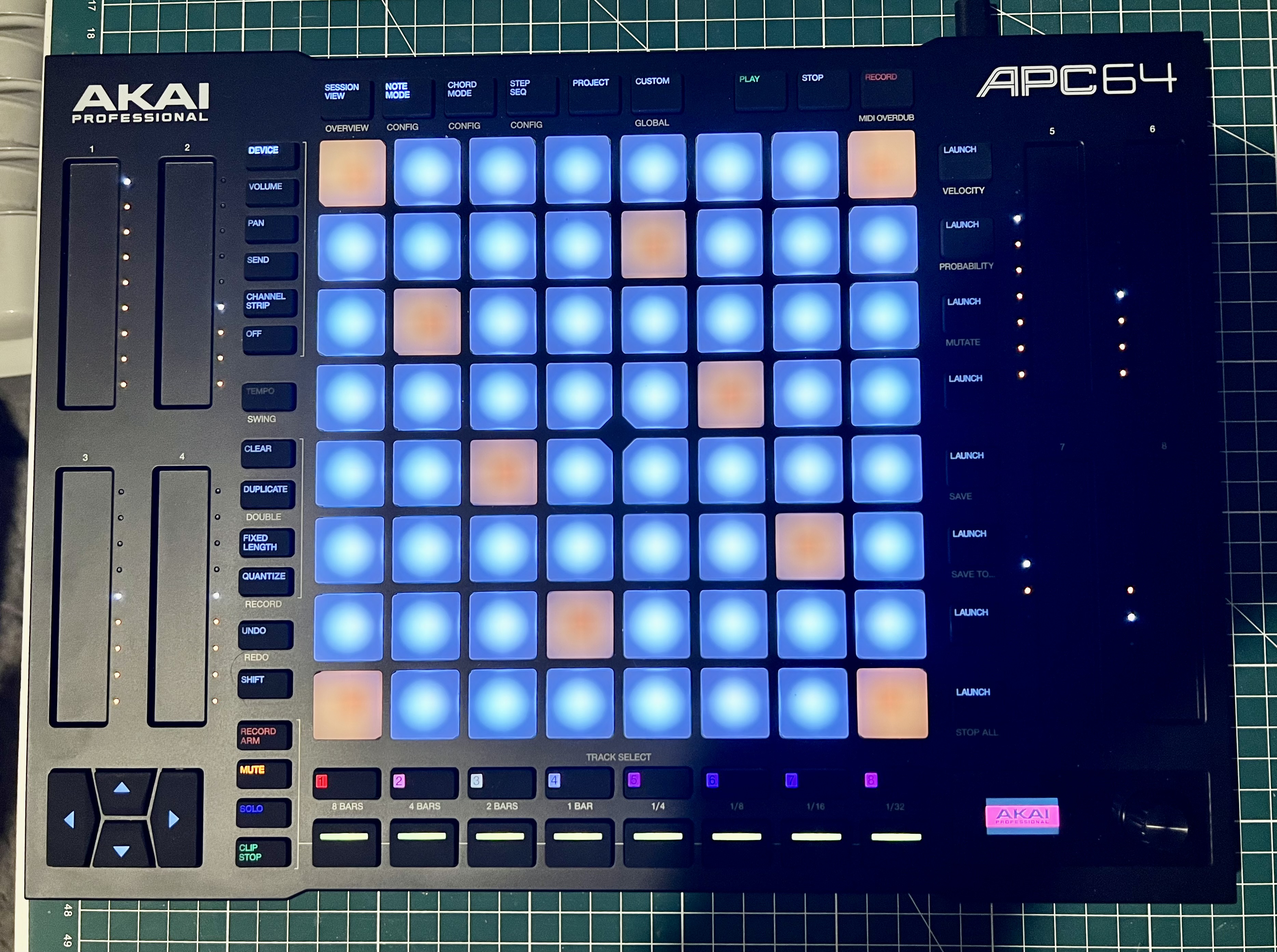 APC64 - Akai Professional APC64 - Audiofanzine