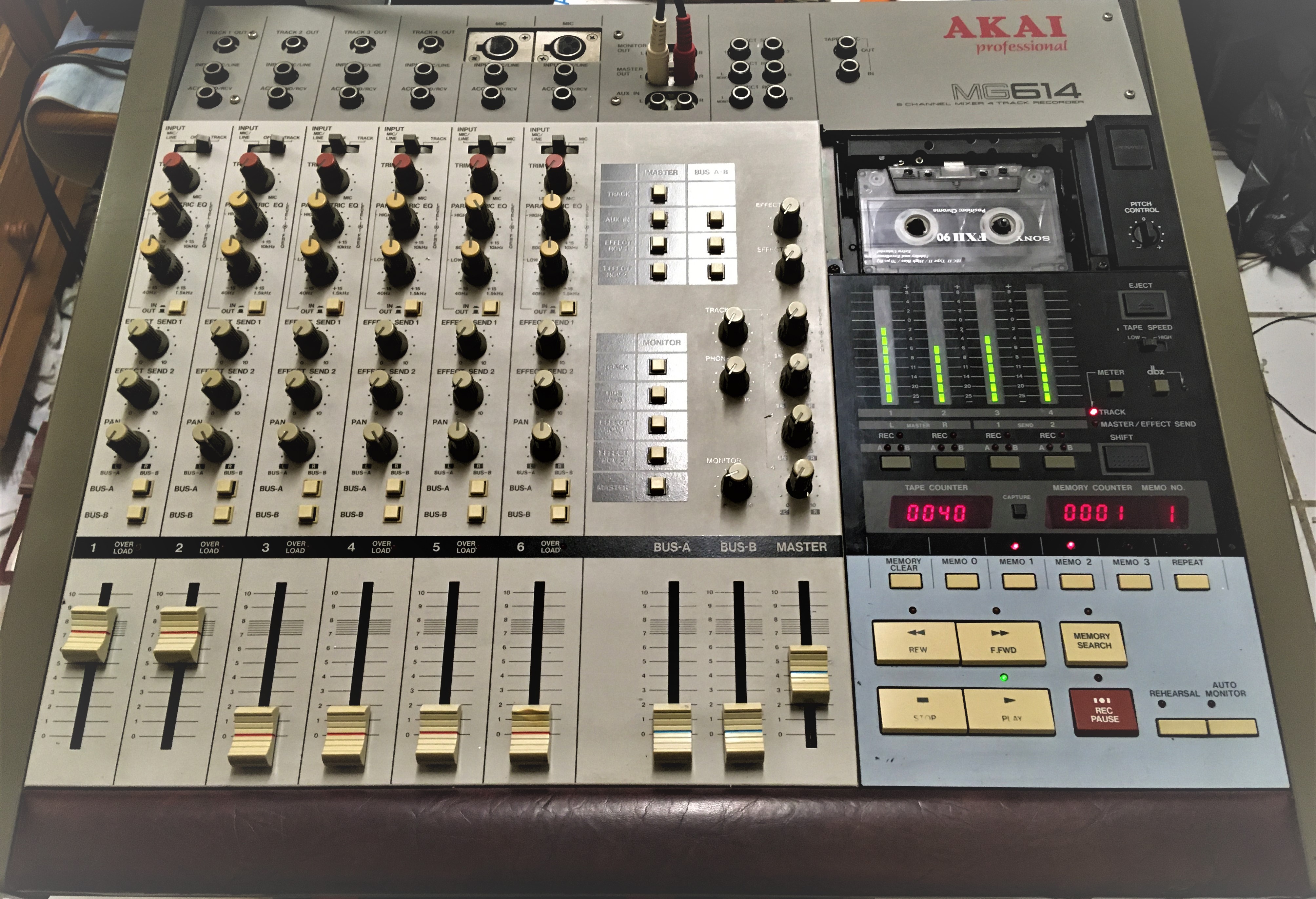 MG614 - Akai Professional MG614 - Audiofanzine