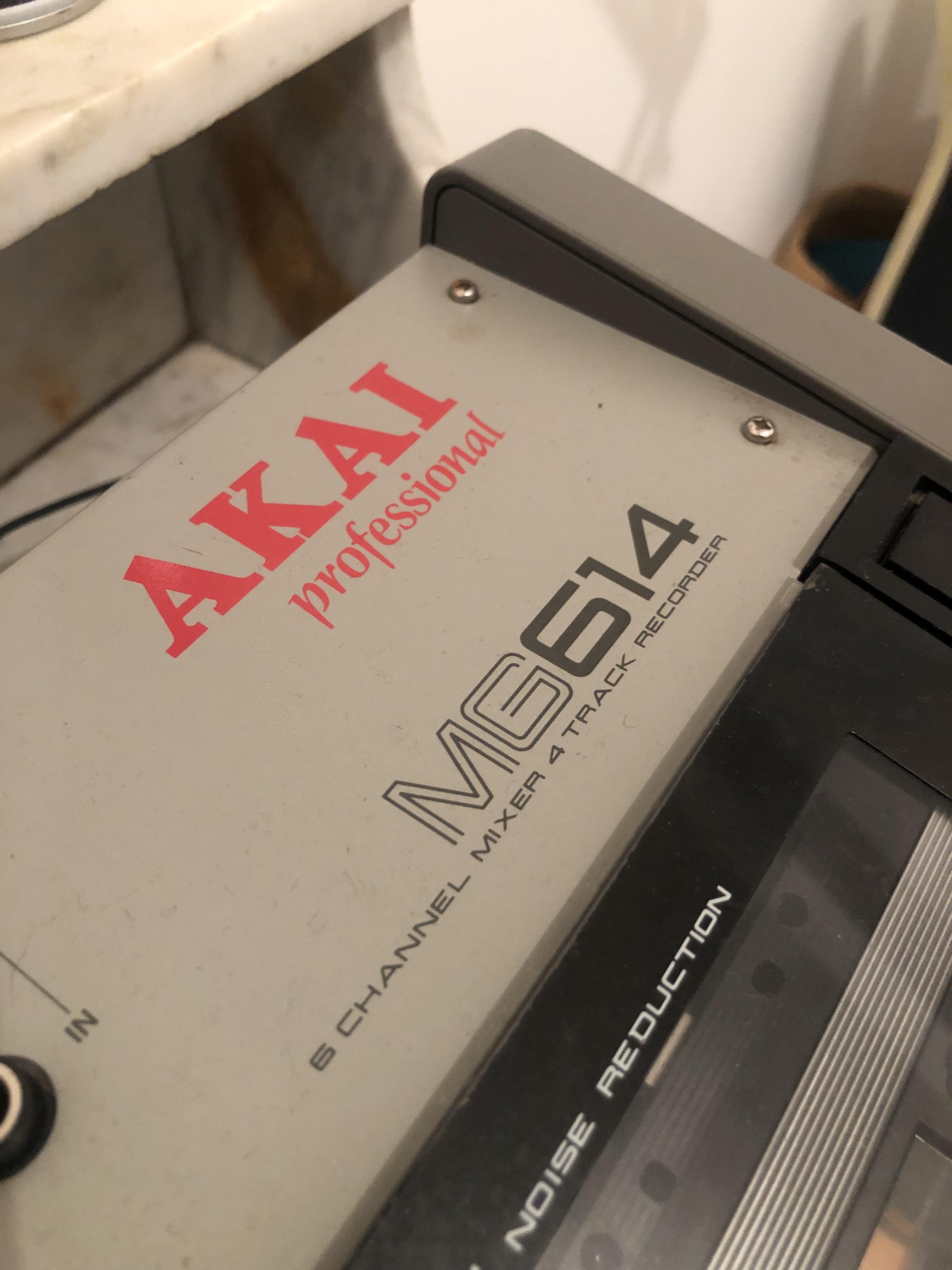 MG614 - Akai Professional MG614 - Audiofanzine