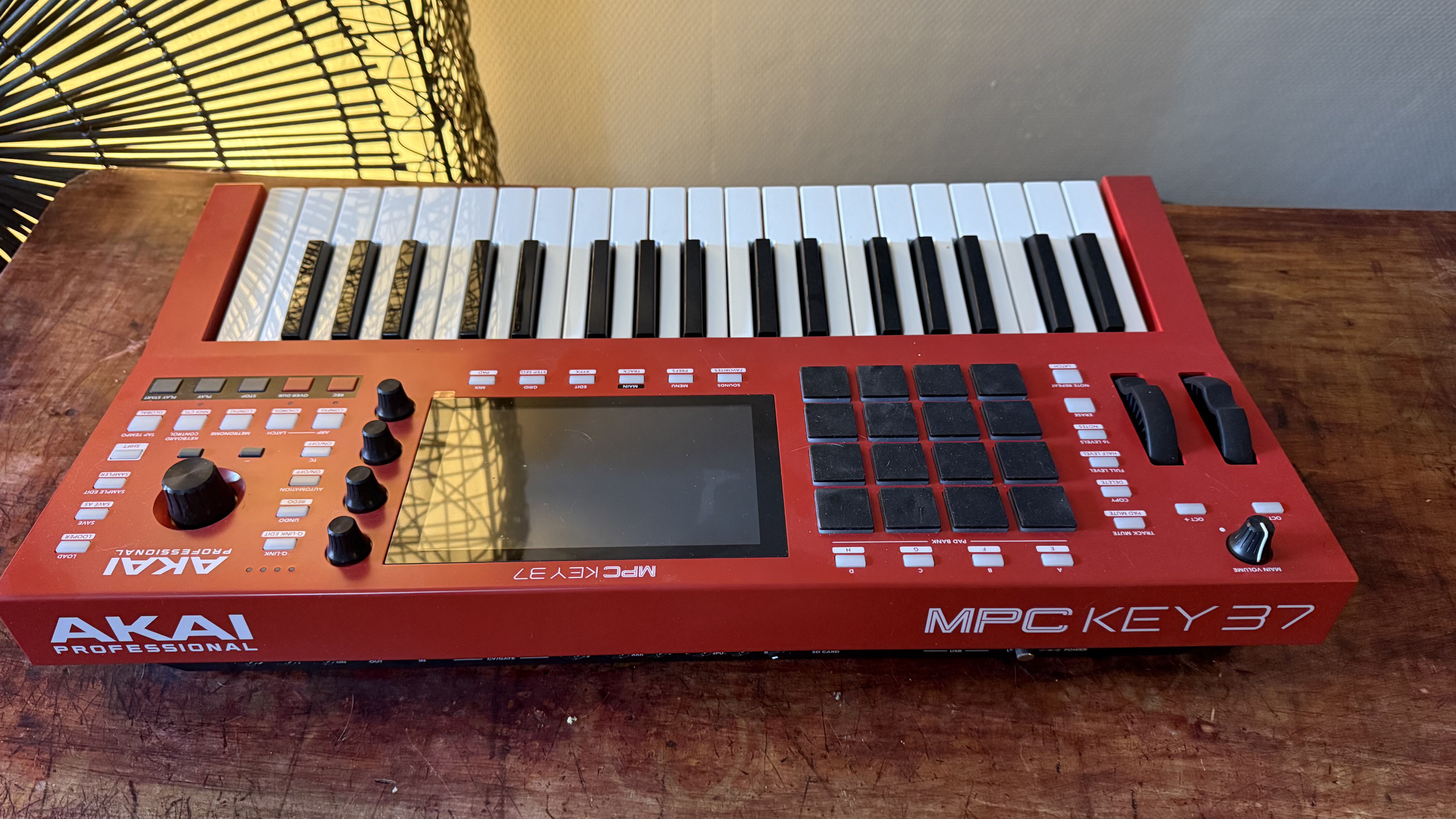 MPC Key 37 - Akai Professional MPC Key 37 - Audiofanzine