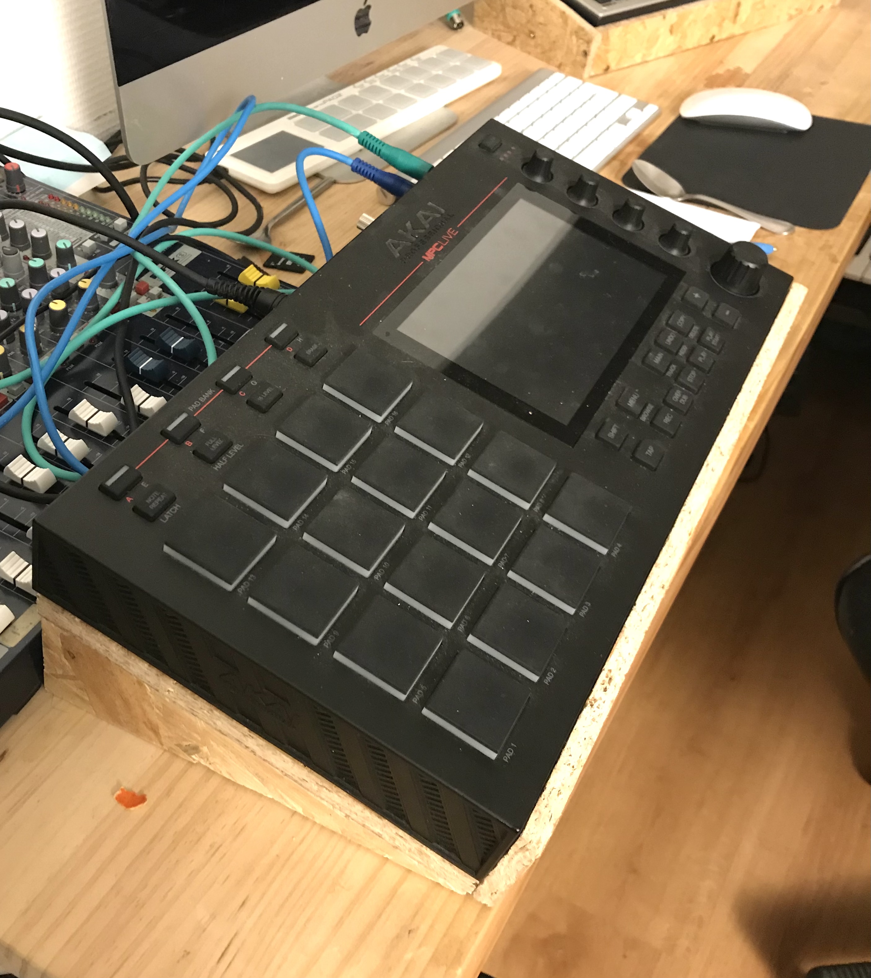 MPC live avec case de rangement et stand (Provence-Alpes-Côte d'Azur ...