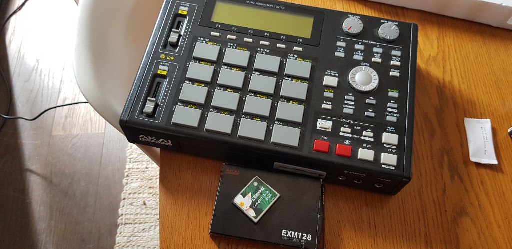 MPC1000 Black - Akai Professional MPC1000 Black - Audiofanzine