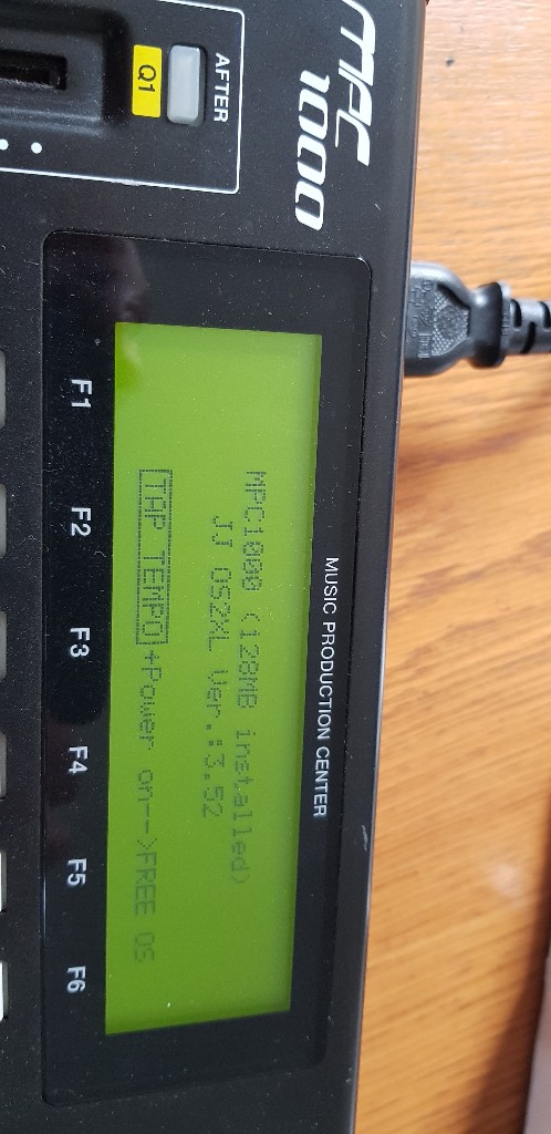 MPC1000 Black - Akai Professional MPC1000 Black - Audiofanzine