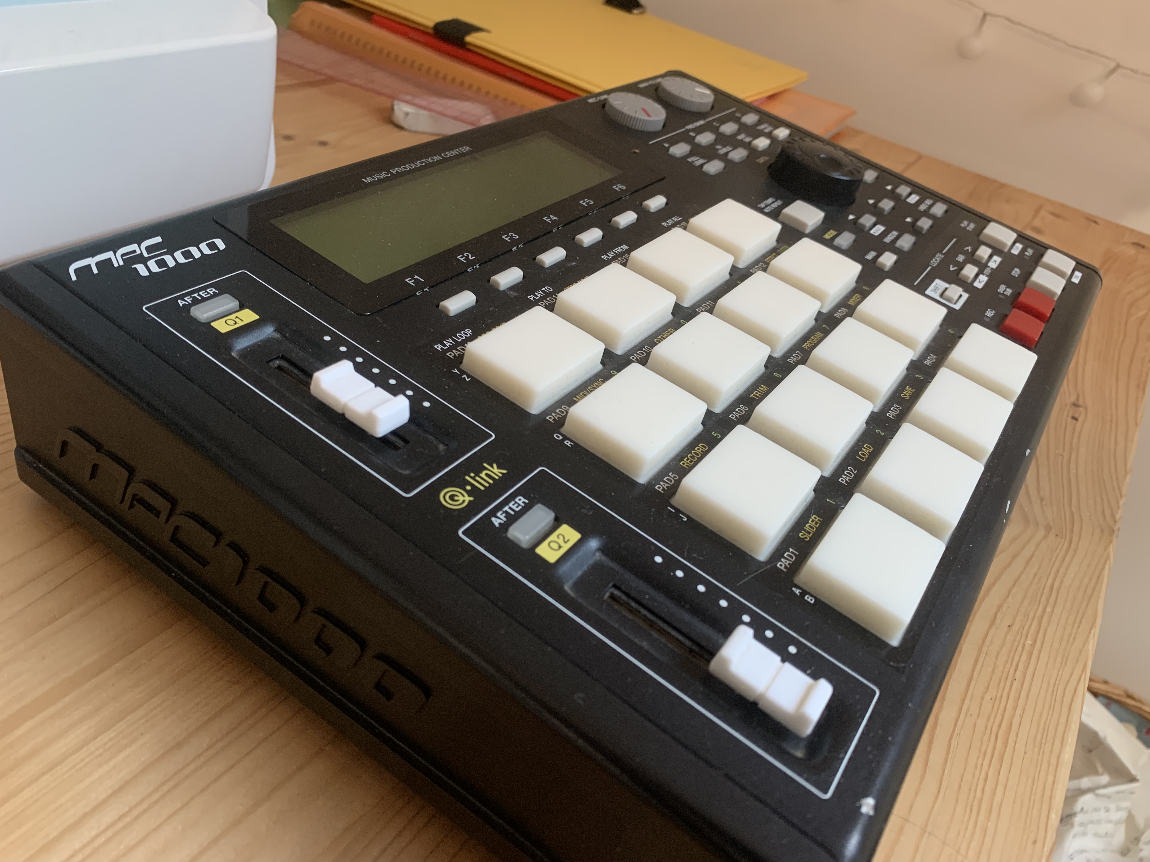 MPC1000 Black - Akai Professional MPC1000 Black - Audiofanzine