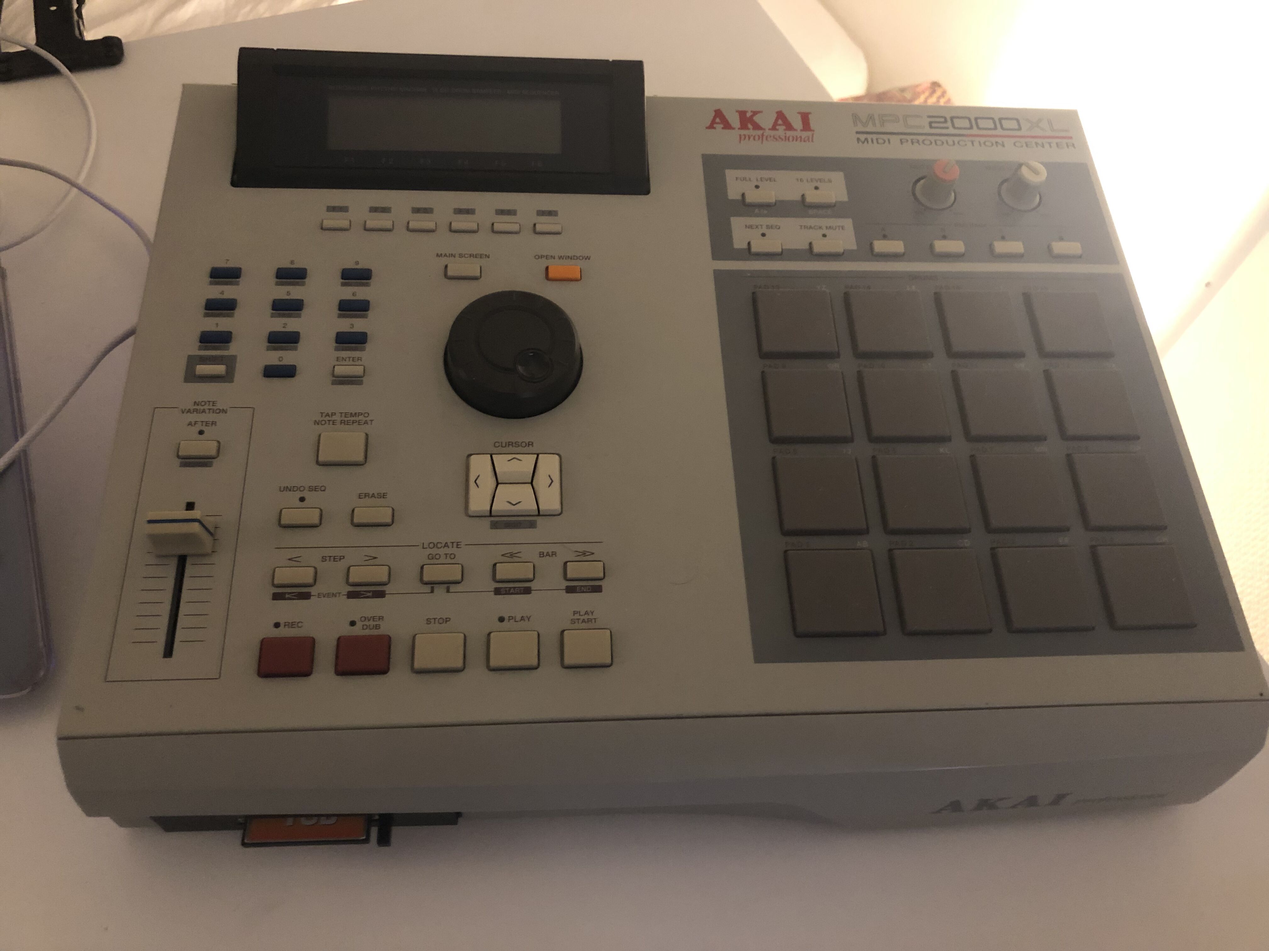 MPC2000XL - Akai Professional MPC2000XL - Audiofanzine