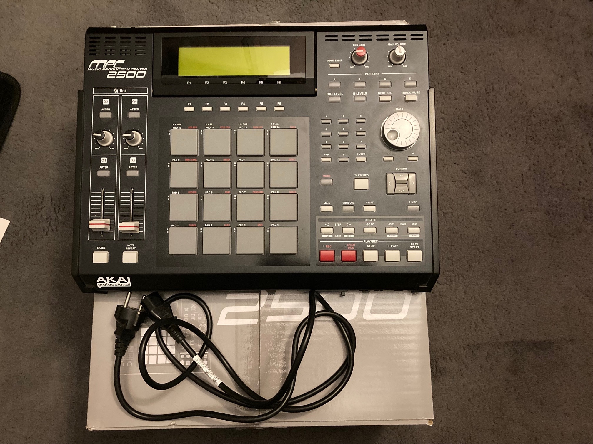 MPC2500 - Akai Professional MPC2500 - Audiofanzine
