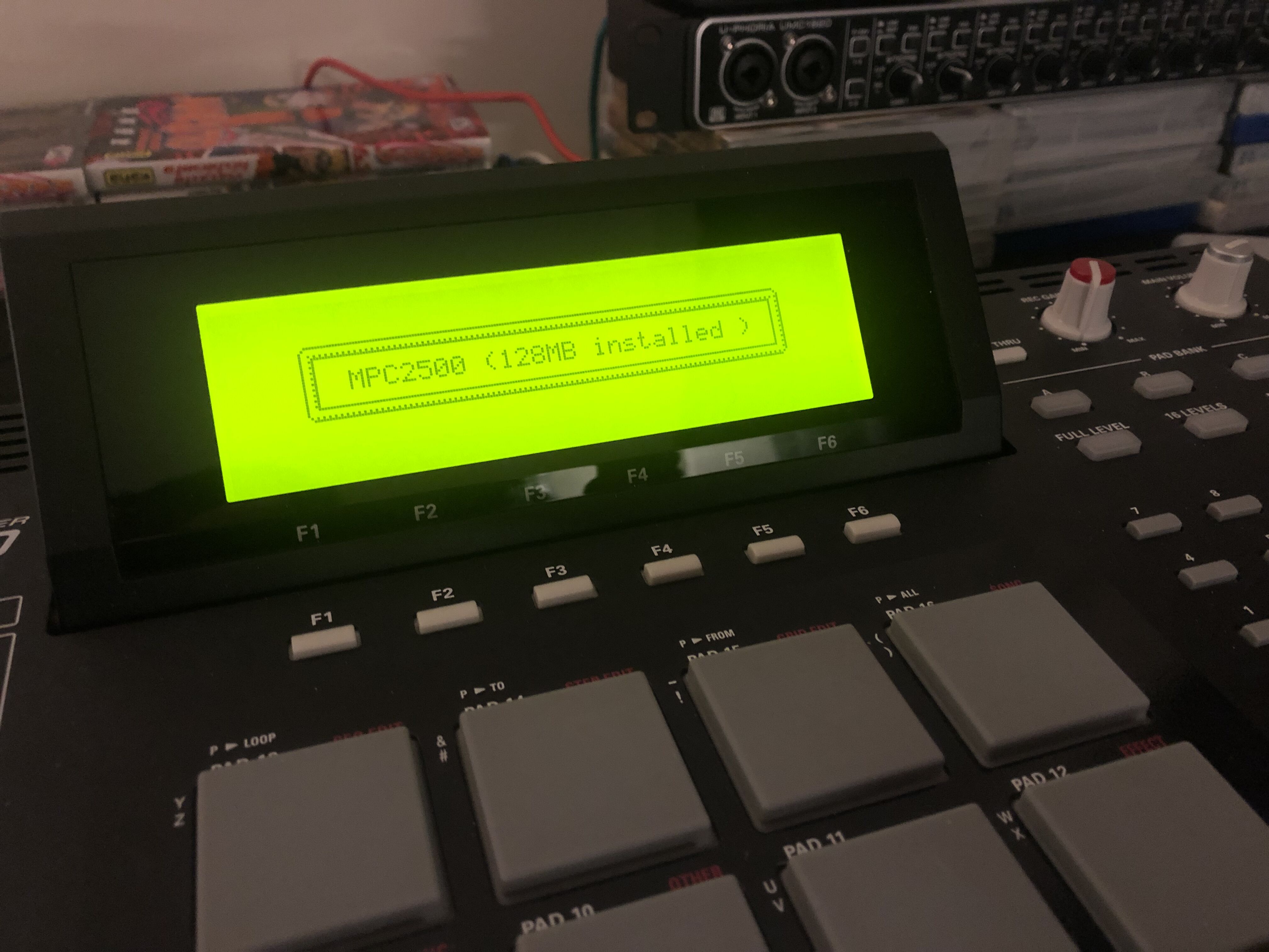 MPC2500 - Akai Professional MPC2500 - Audiofanzine