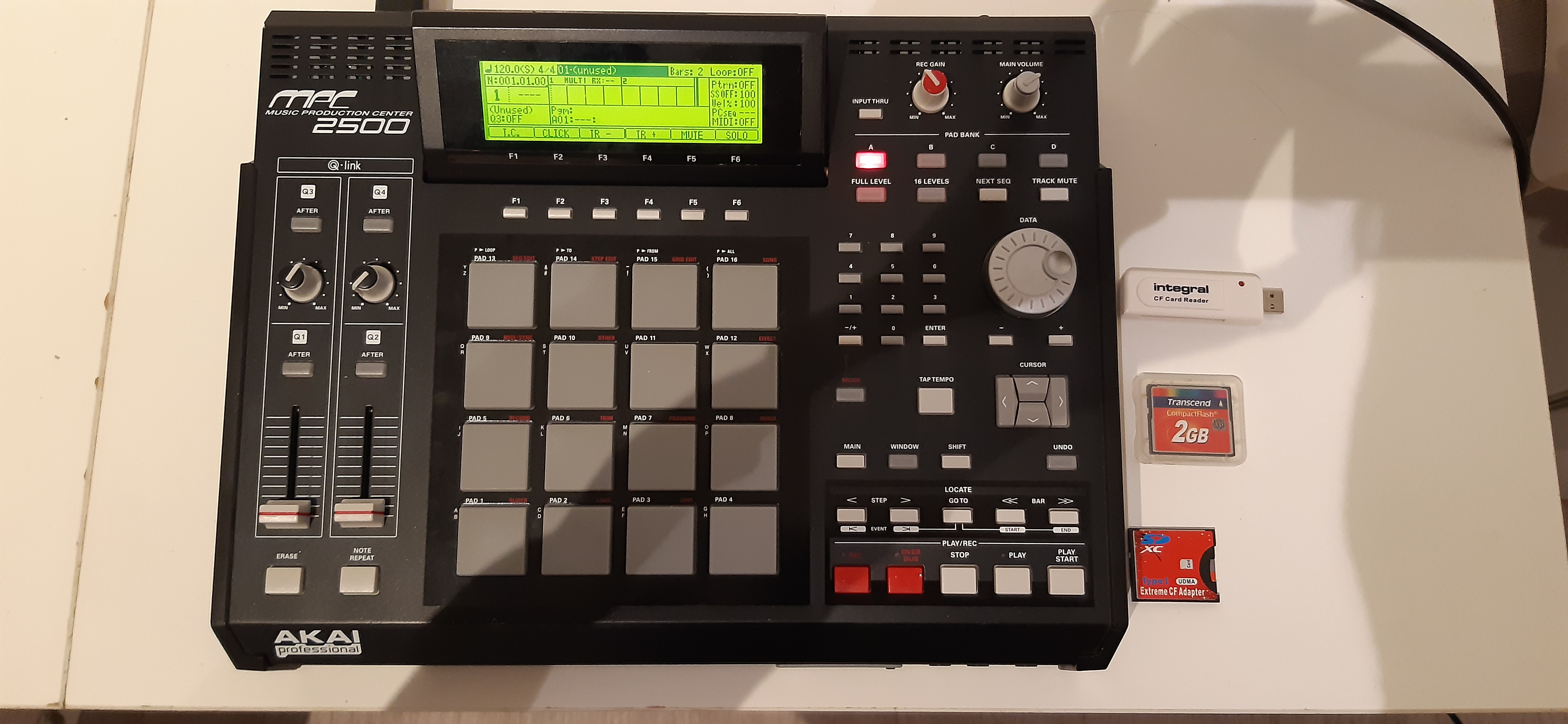 MPC2500 - Akai Professional MPC2500 - Audiofanzine
