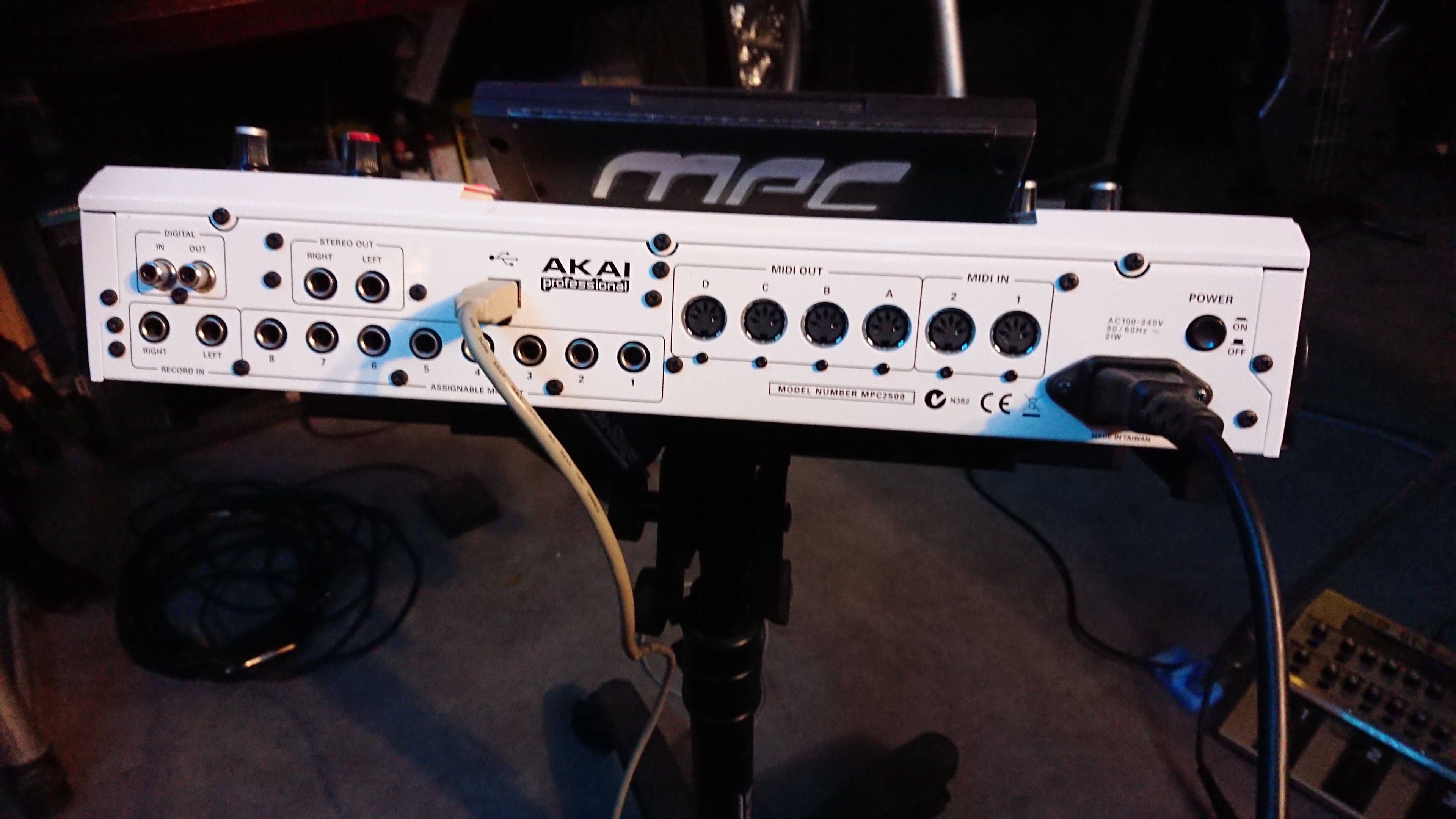 MPC2500 SE - Akai Professional MPC2500 SE - Audiofanzine