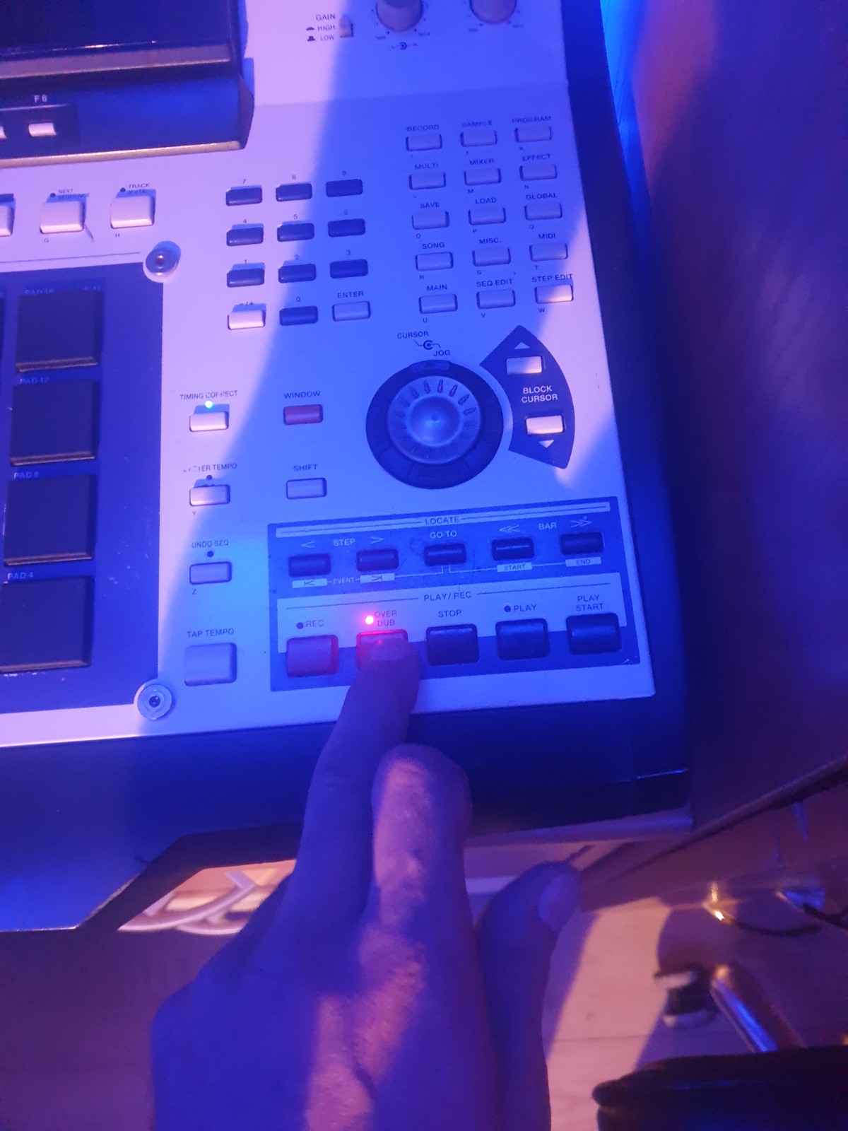 MPC4000 Plus - Akai Professional MPC4000 Plus - Audiofanzine