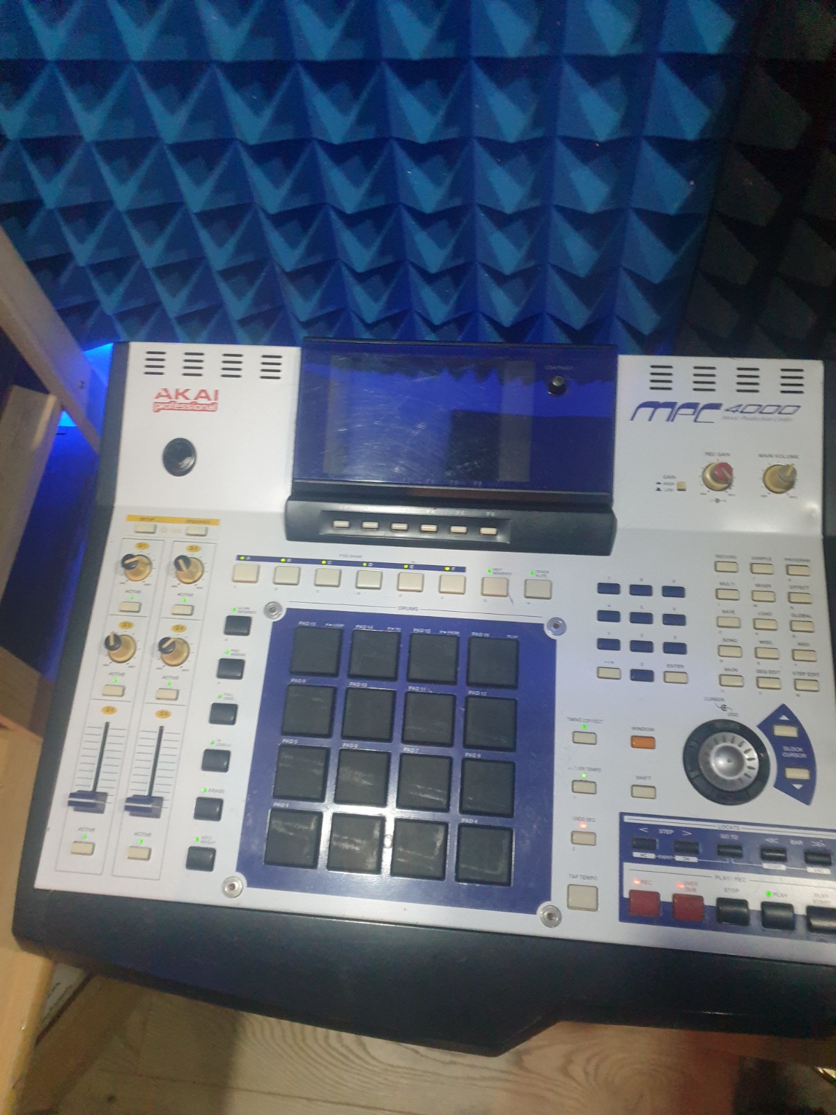 MPC4000 Plus - Akai Professional MPC4000 Plus - Audiofanzine