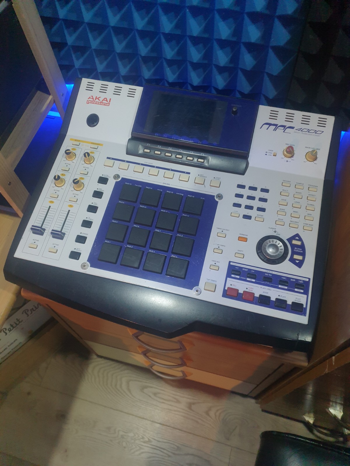 MPC4000 Plus - Akai Professional MPC4000 Plus - Audiofanzine