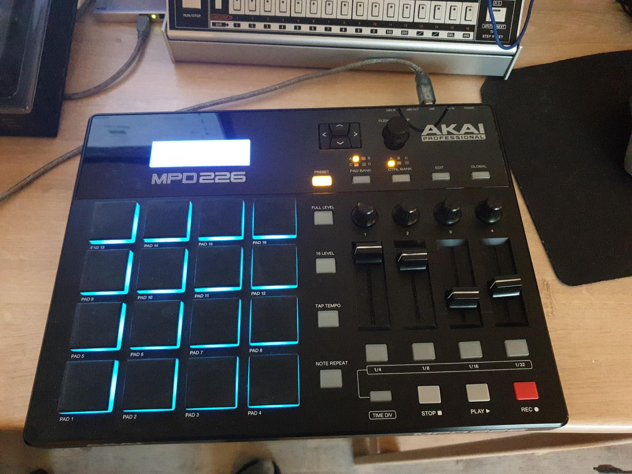 MPD226 - Akai Professional MPD226 - Audiofanzine